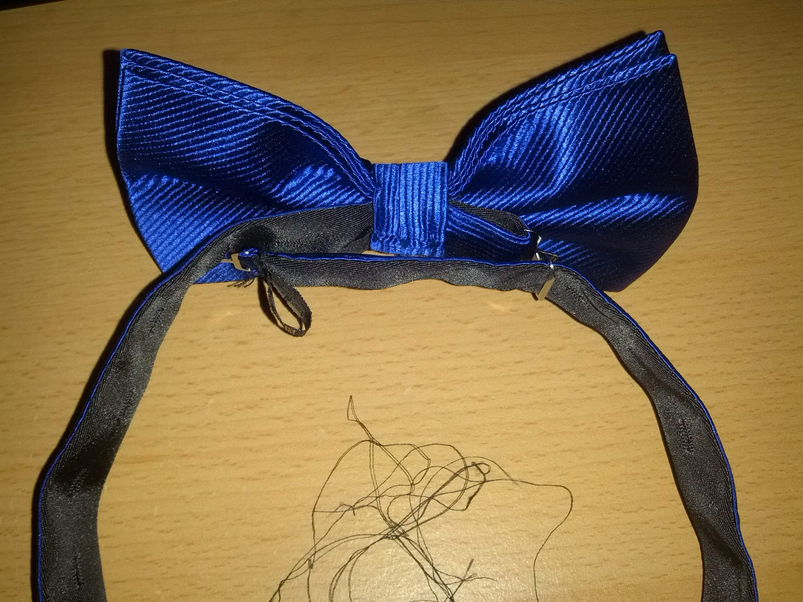 Fliege mit Hakenverschluss binden