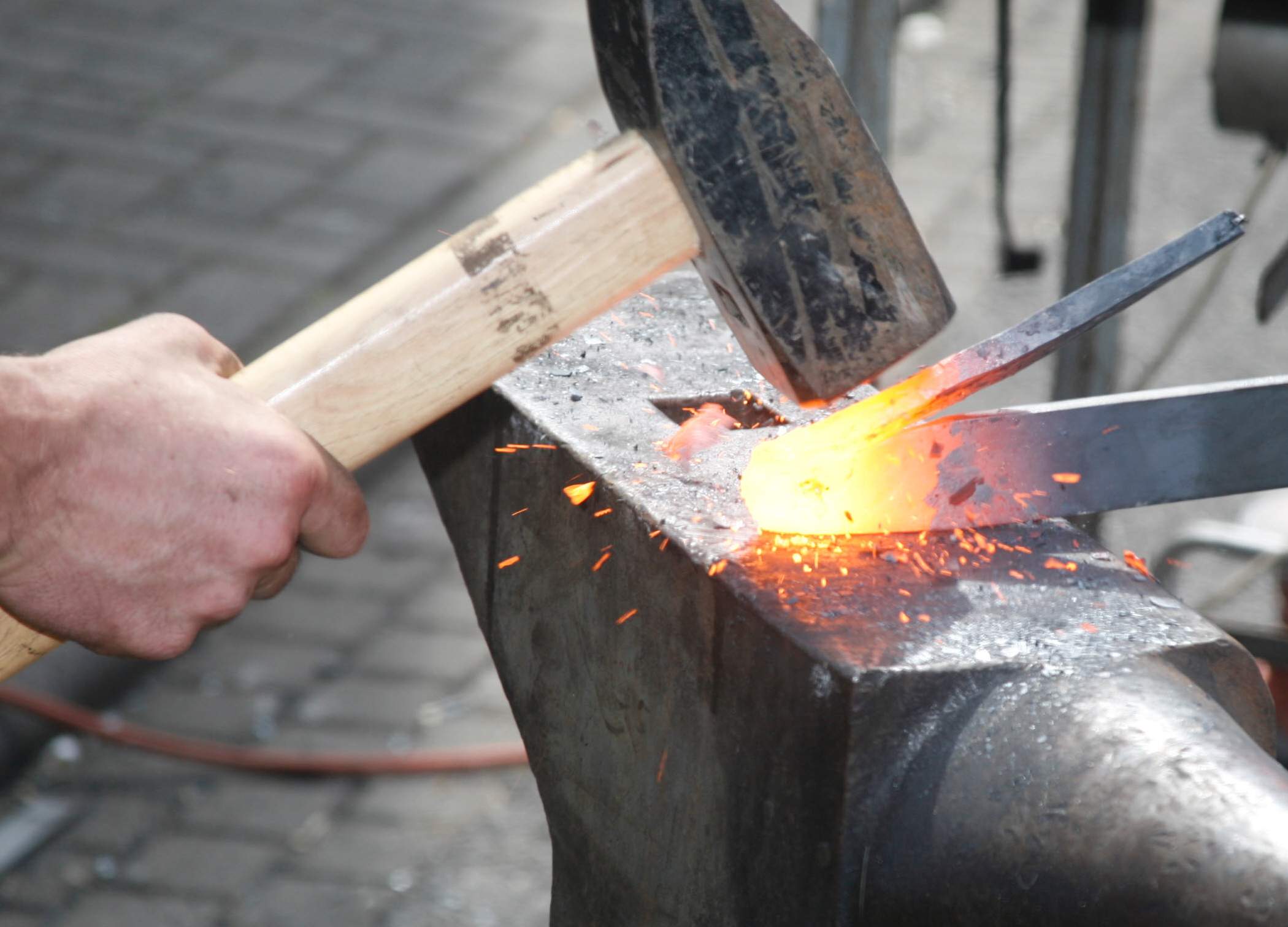 Wozu verwendet man einen Amboss? (Technik, runtergefallen ...