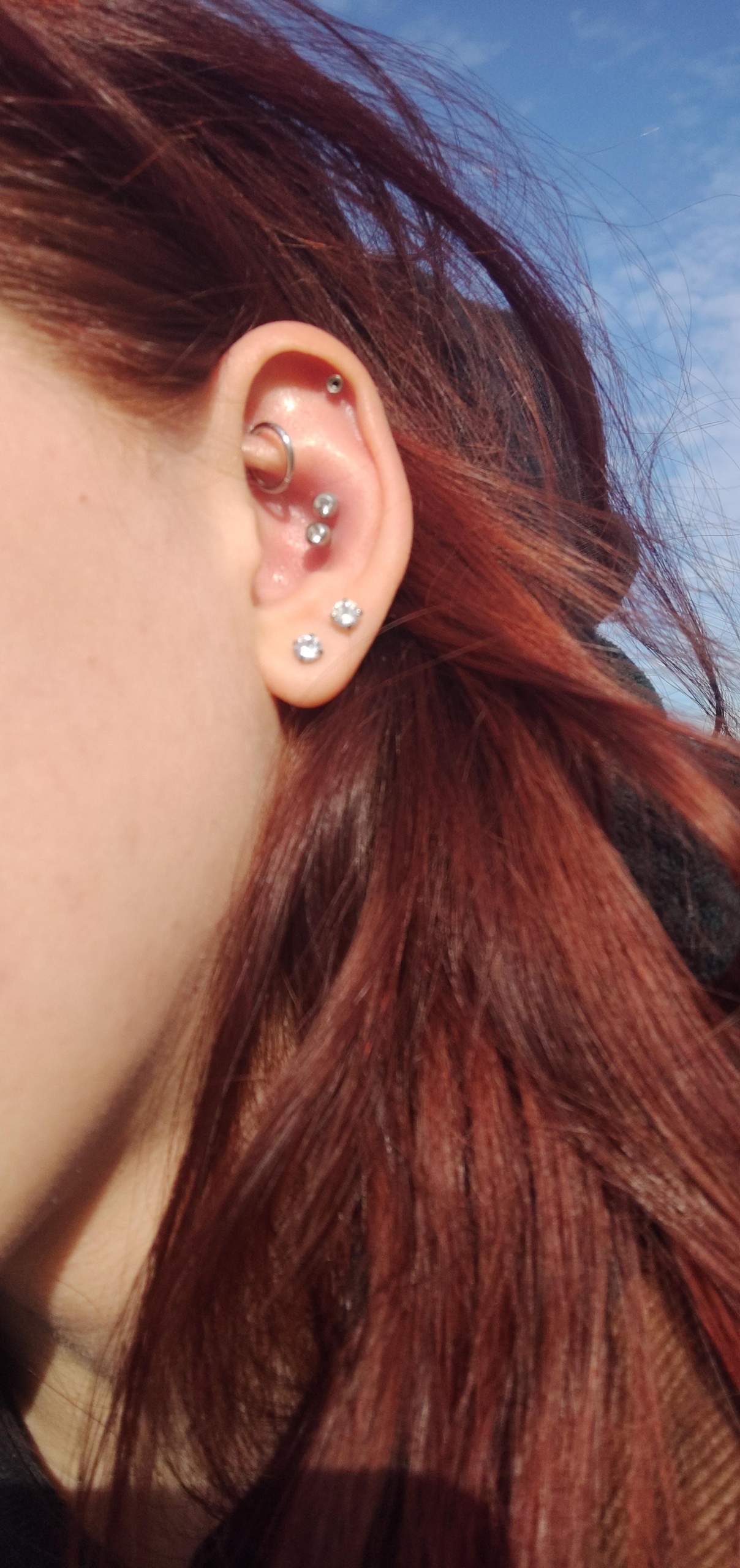 Würde ein Helix Piercing besser mit einem Rook aussehen (1) oder mit ...