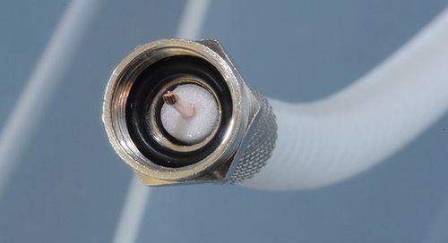 Heisst DVB-S das man das LNB (von der Sat-Schüssel) direkt an den ...