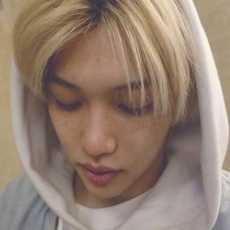 Findet ihr Felix mit oder ohne Make up hübscher (stray kids)? (Make-Up ...