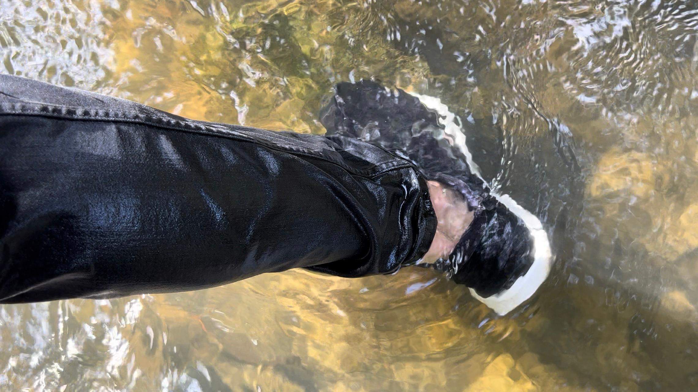 Mit Klamotten schwimmen? (Kleidung, Bikini, baden)