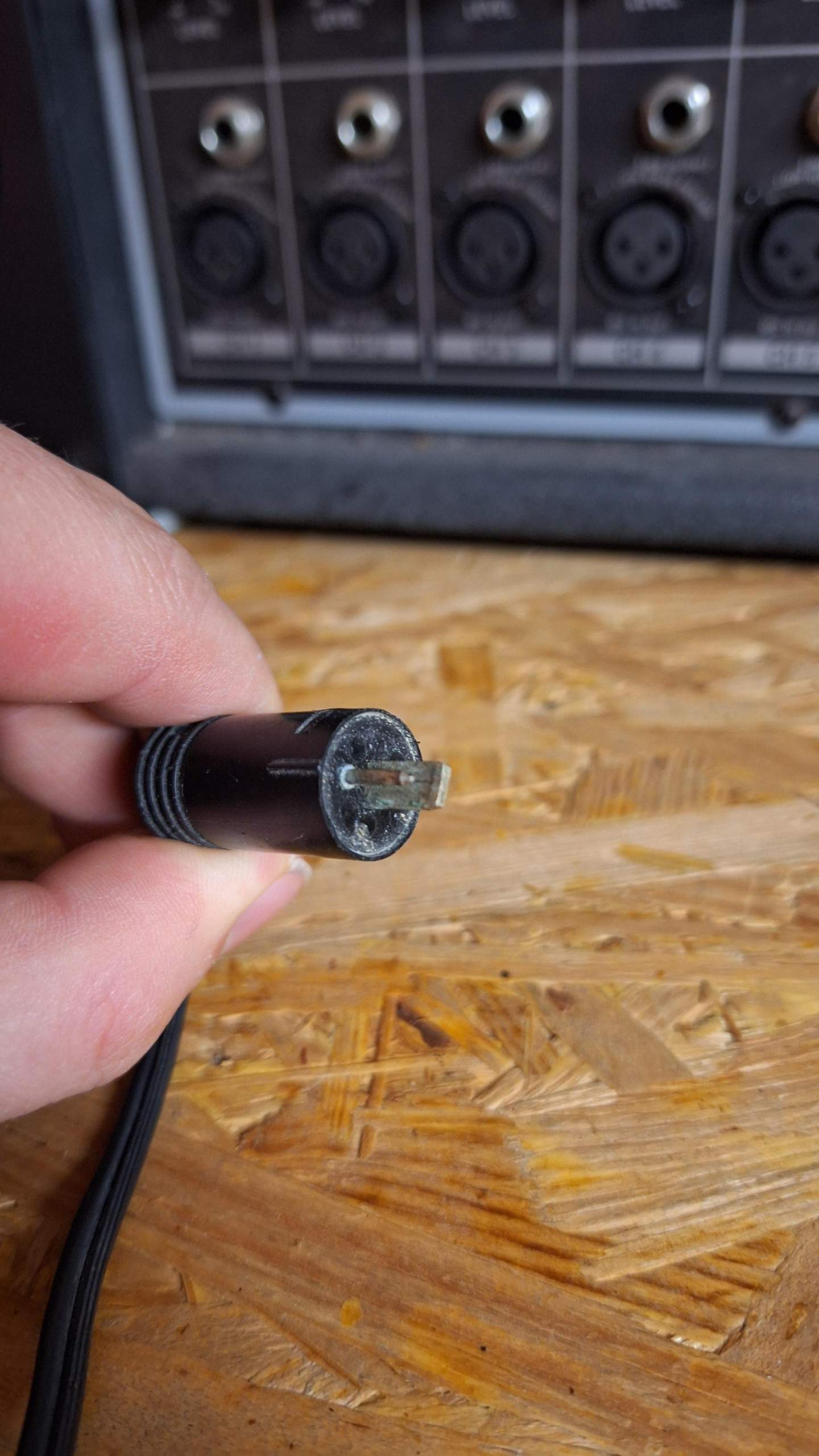 2 poligen Lautsprecherstecker anschließen? (Sound, Audio, Kabel)