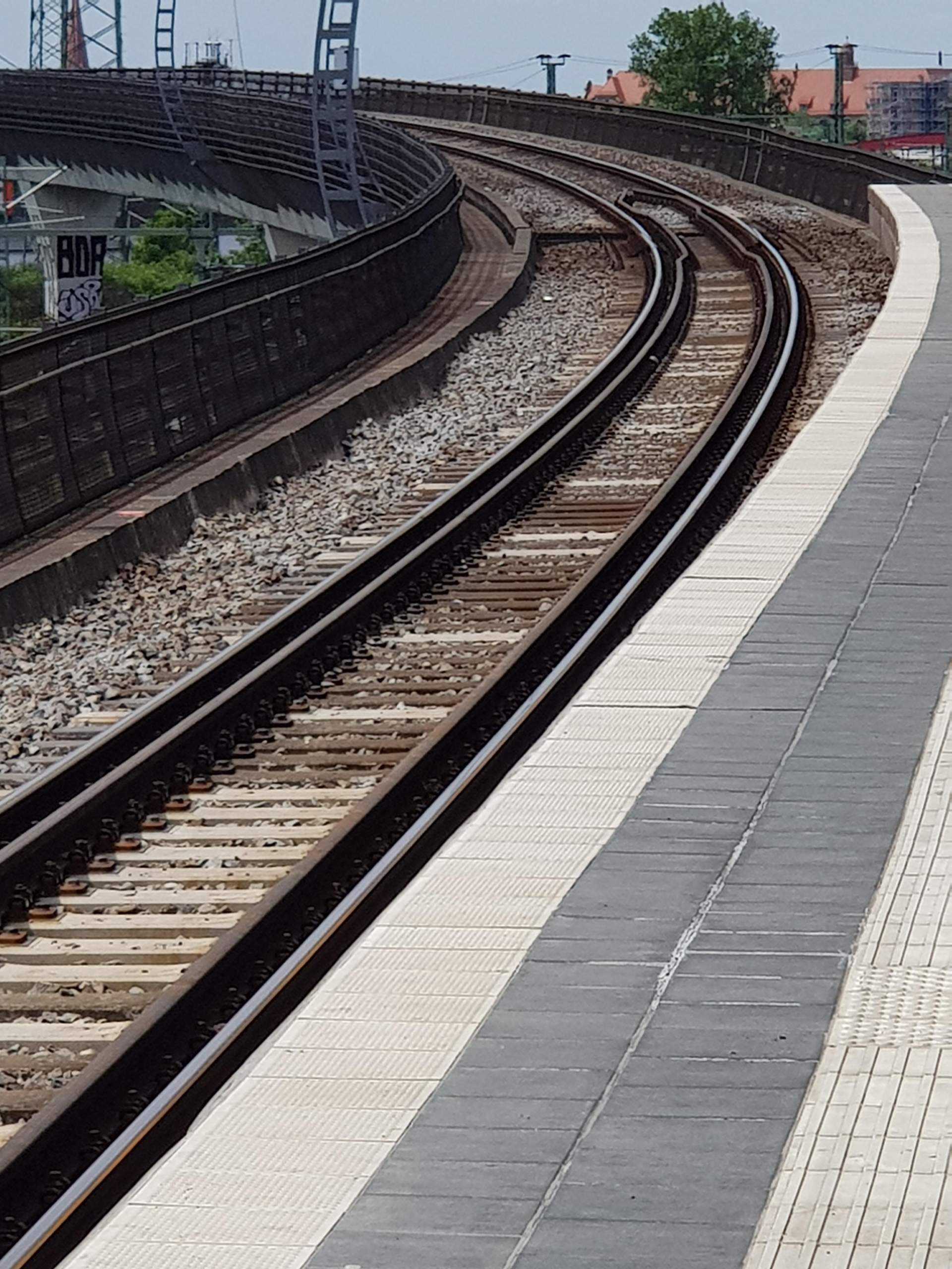 4 Gleise im Gleisbett? (Bahn, Zug, Deutsche Bahn)