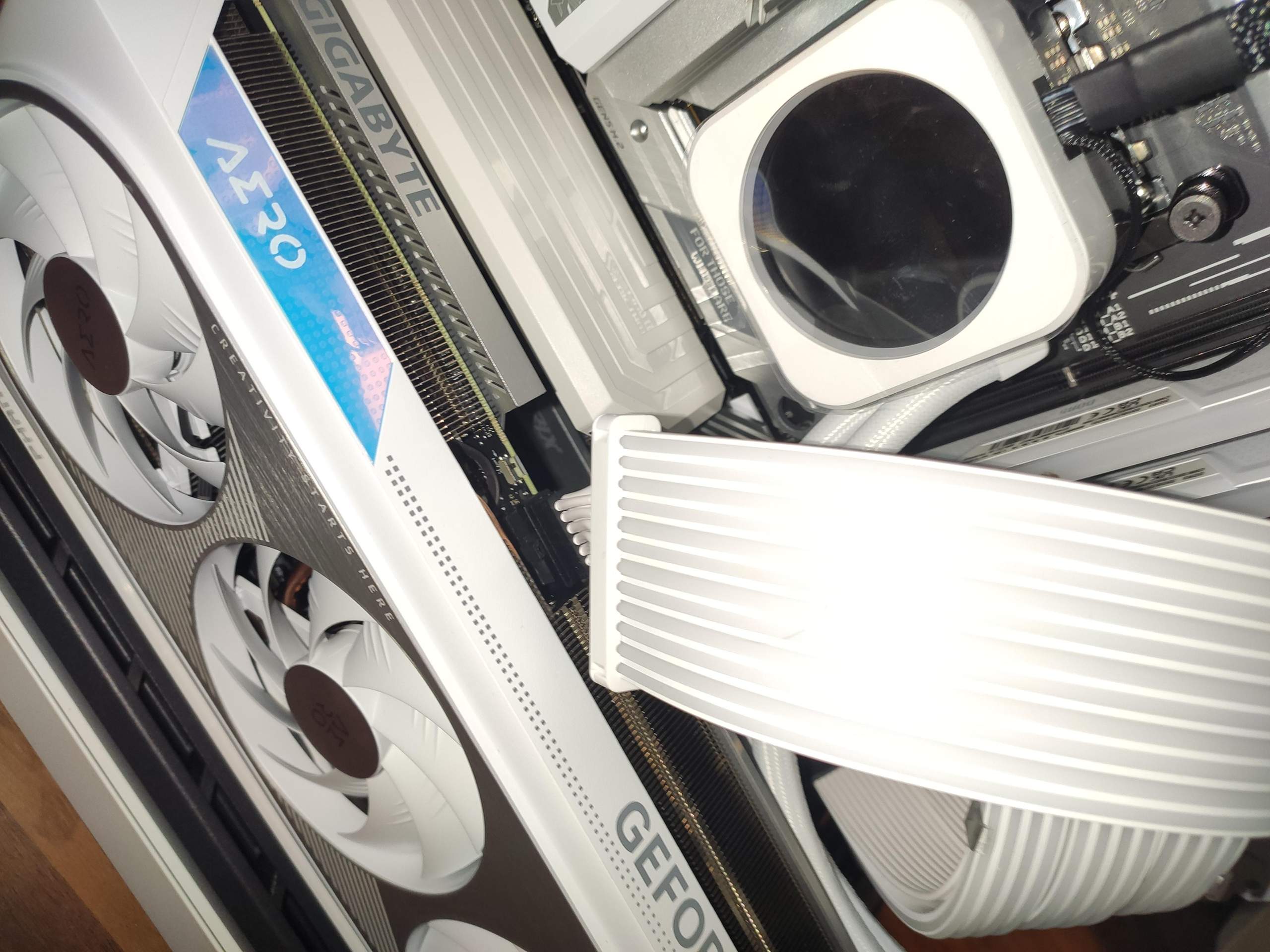 8 Pin Power Plug LED leuchtet-kein Bild? (Gaming PC, Nvidia, GPU)