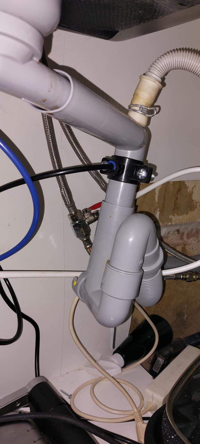 Abflussrohr-Loch abdichten? (Abfluss, Waschbecken, Abwasser)