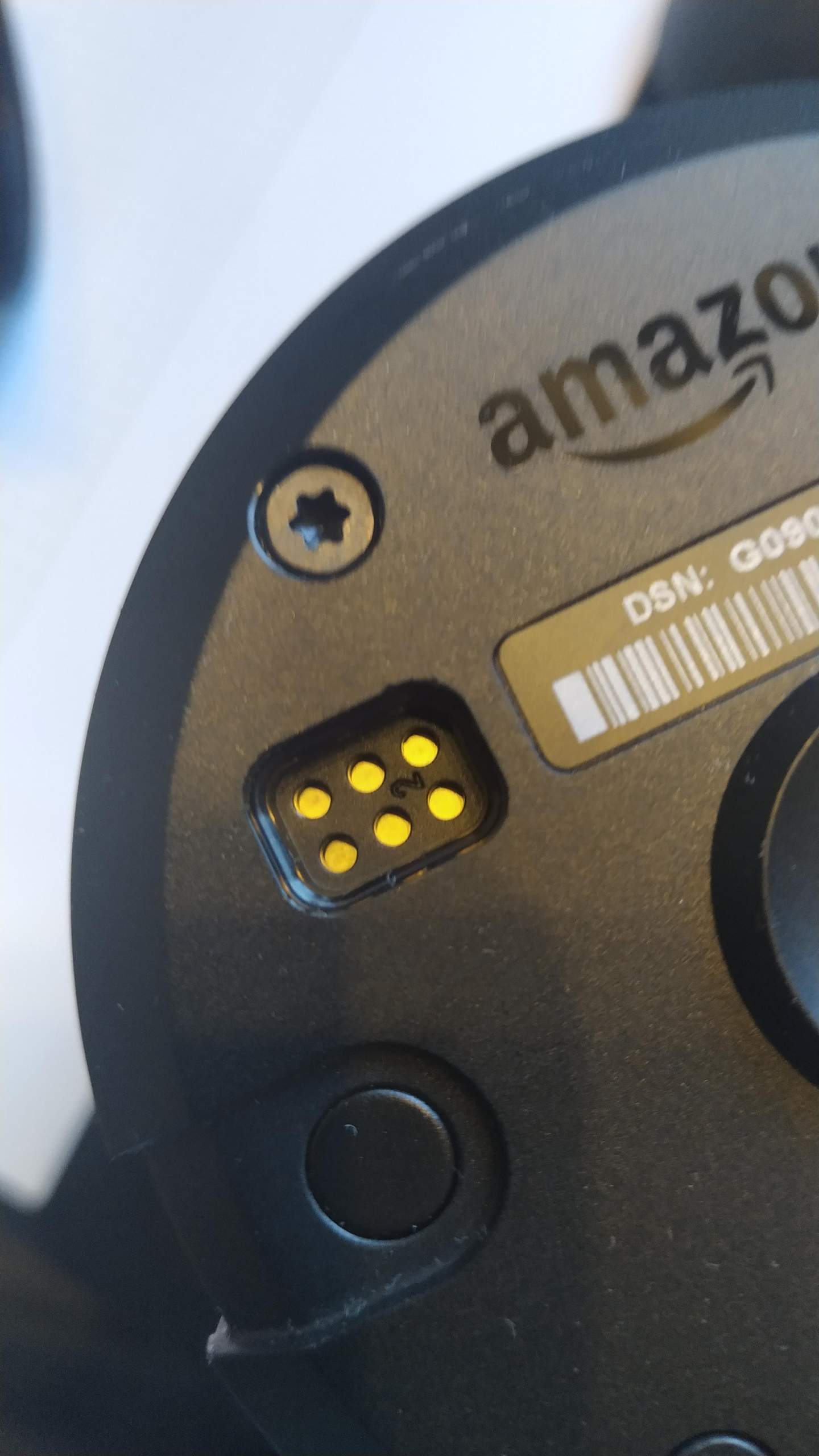 Alexa 6 Pins Unterseite? (Technik, Amazon, Echo)