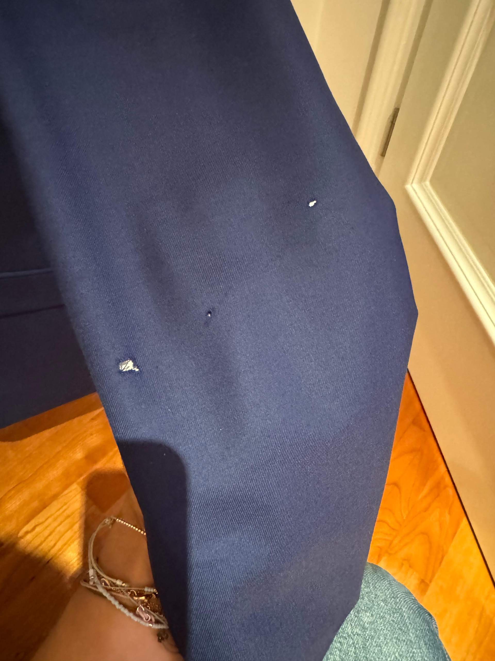 Anzug hat Löcher nach Reinigung- wirklich Motten? (Mottenbefall ...