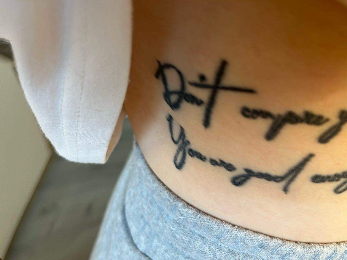 Ausbessern oder weglasern lassen? (Tattoo, tätowieren, Tattoostudio)