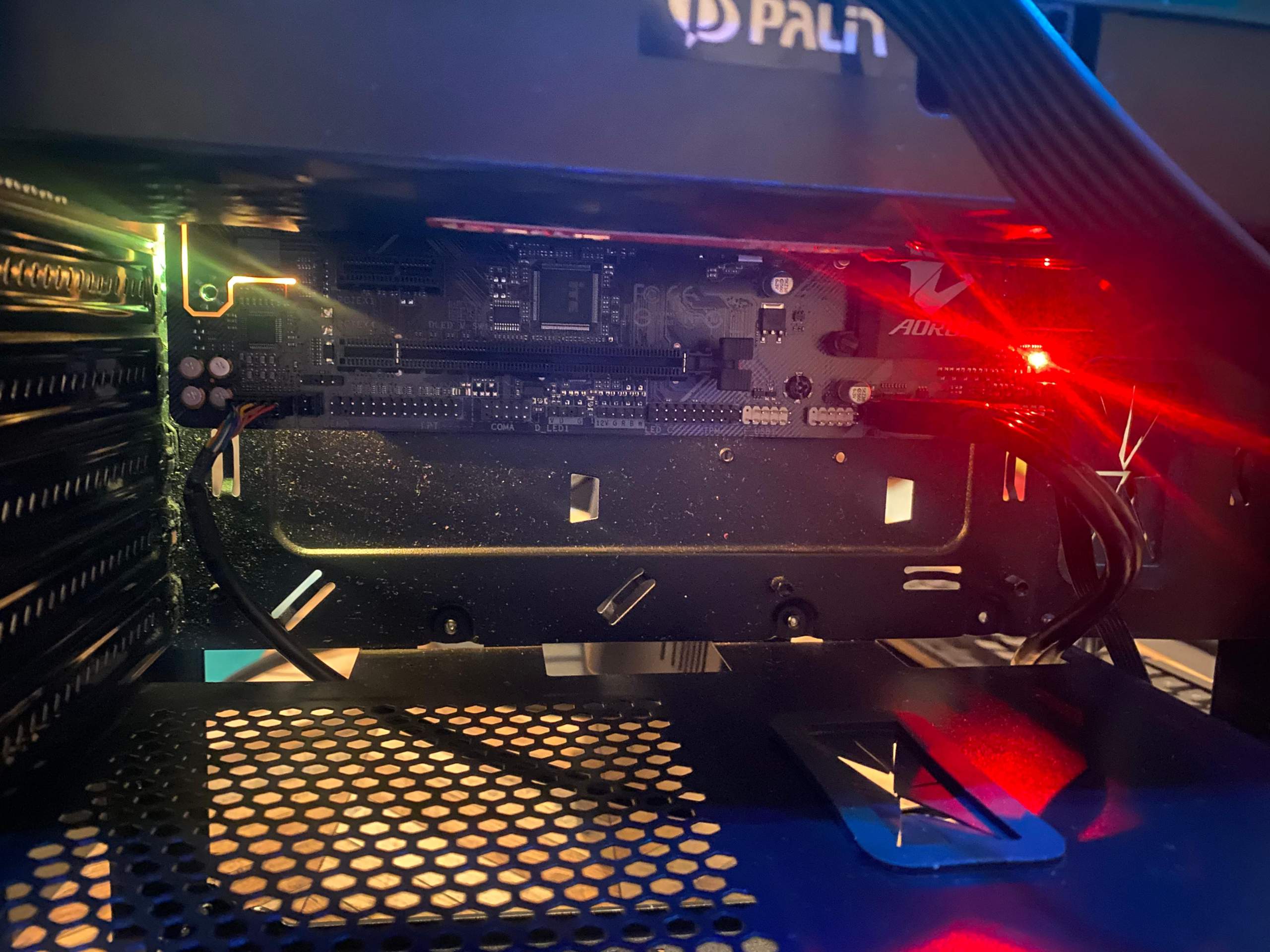 B450 Mainboard Dram leuchtet abwechselnd nach Neustart startet er nicht ...