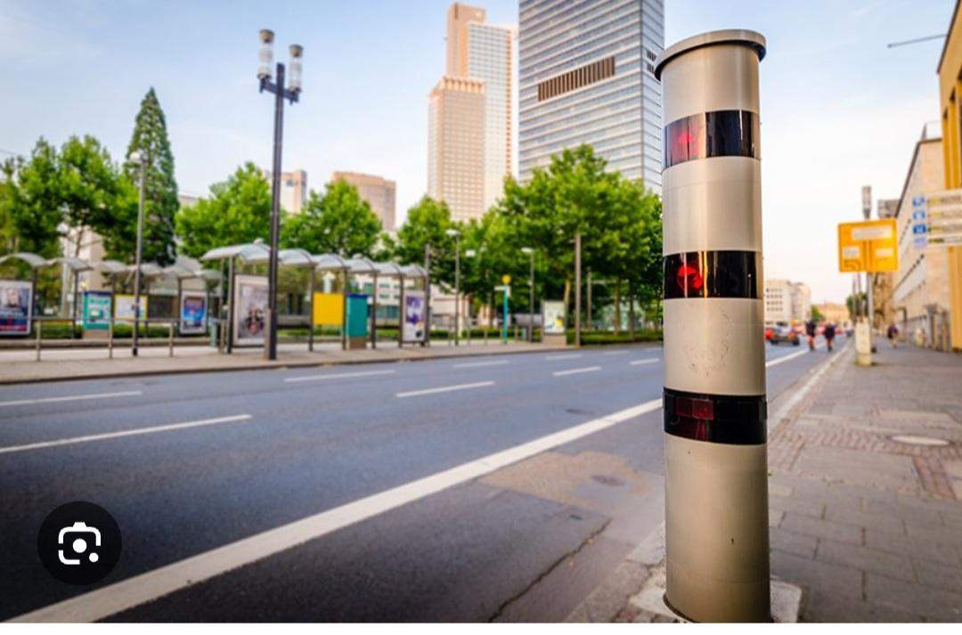 Stilvolle Sieht Man Den Blitz Beim Blitzer Anhnger Bilder