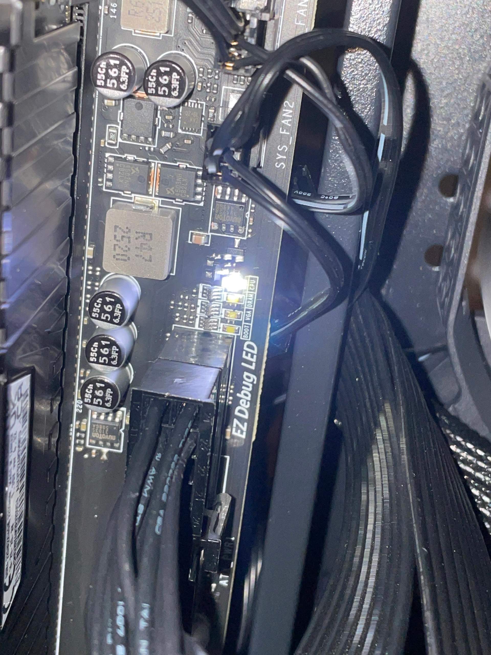 Cpu ez debug led leuchtet weiß , kann mir jemand helfen? (Gaming PC ...