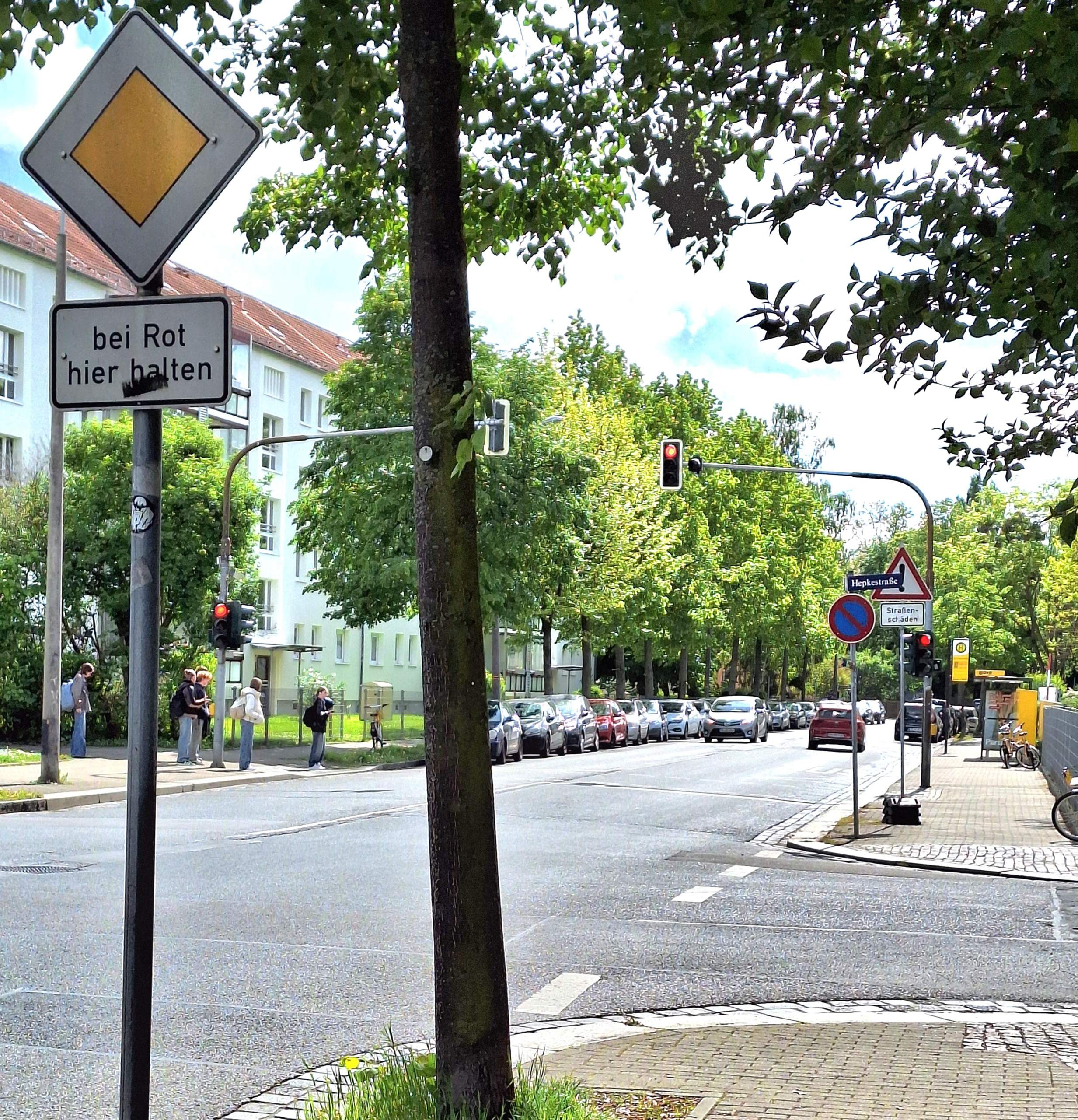 Darf ich hier bei rot links oder rechts abbiegen? (Verkehr, Kreuzung)