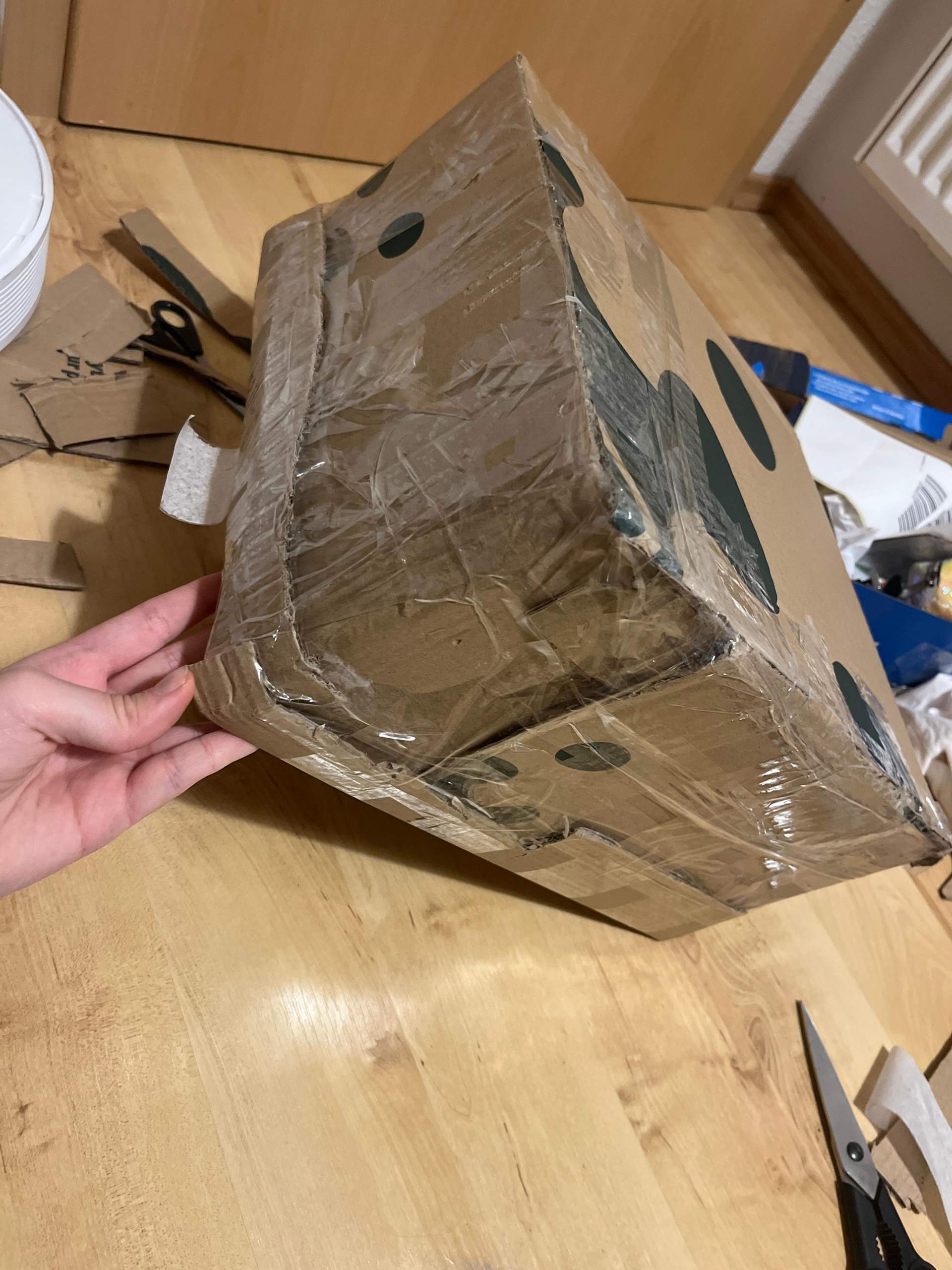 darf man ein so stark beklebtes paket verschicken? (Versand, DHL)