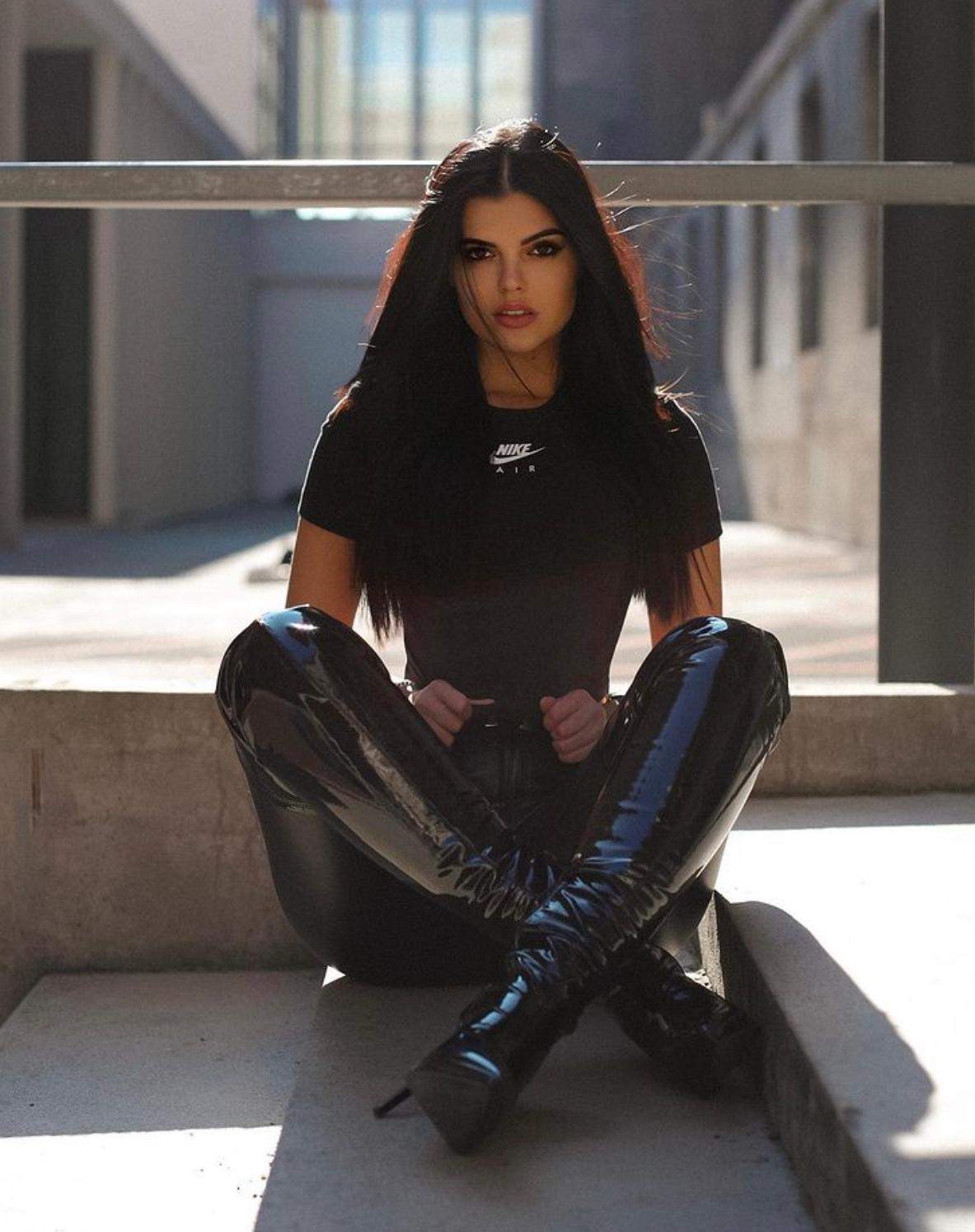 Das tragen beim fesseln Latex? (Fesselspiele)