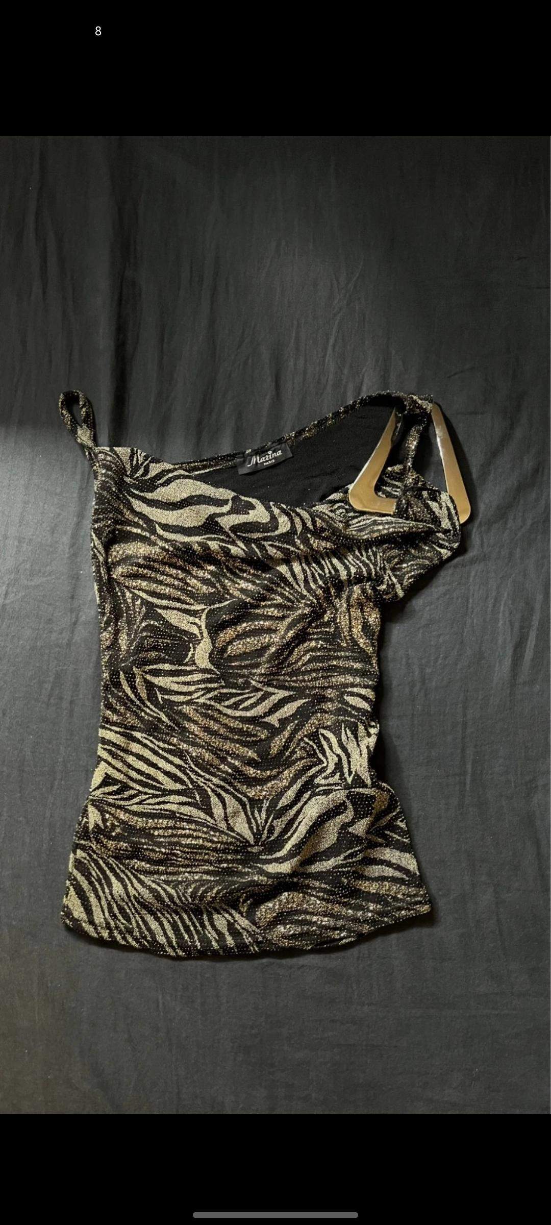 Denkt ihr das Oberteil ist vintage oder von einer fast fashion Marke ...