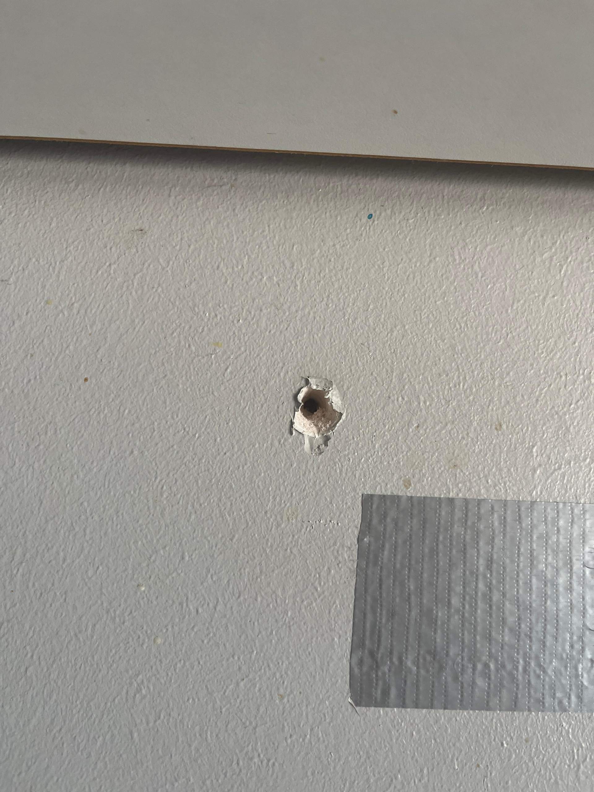 Dübel aus wand gerissen? (heimwerken, Heimwerker)