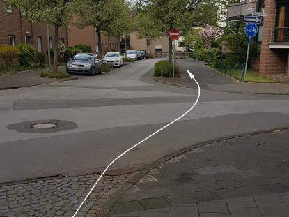 Sie Kommen Aus Einer Strae Mit Abgesenktem