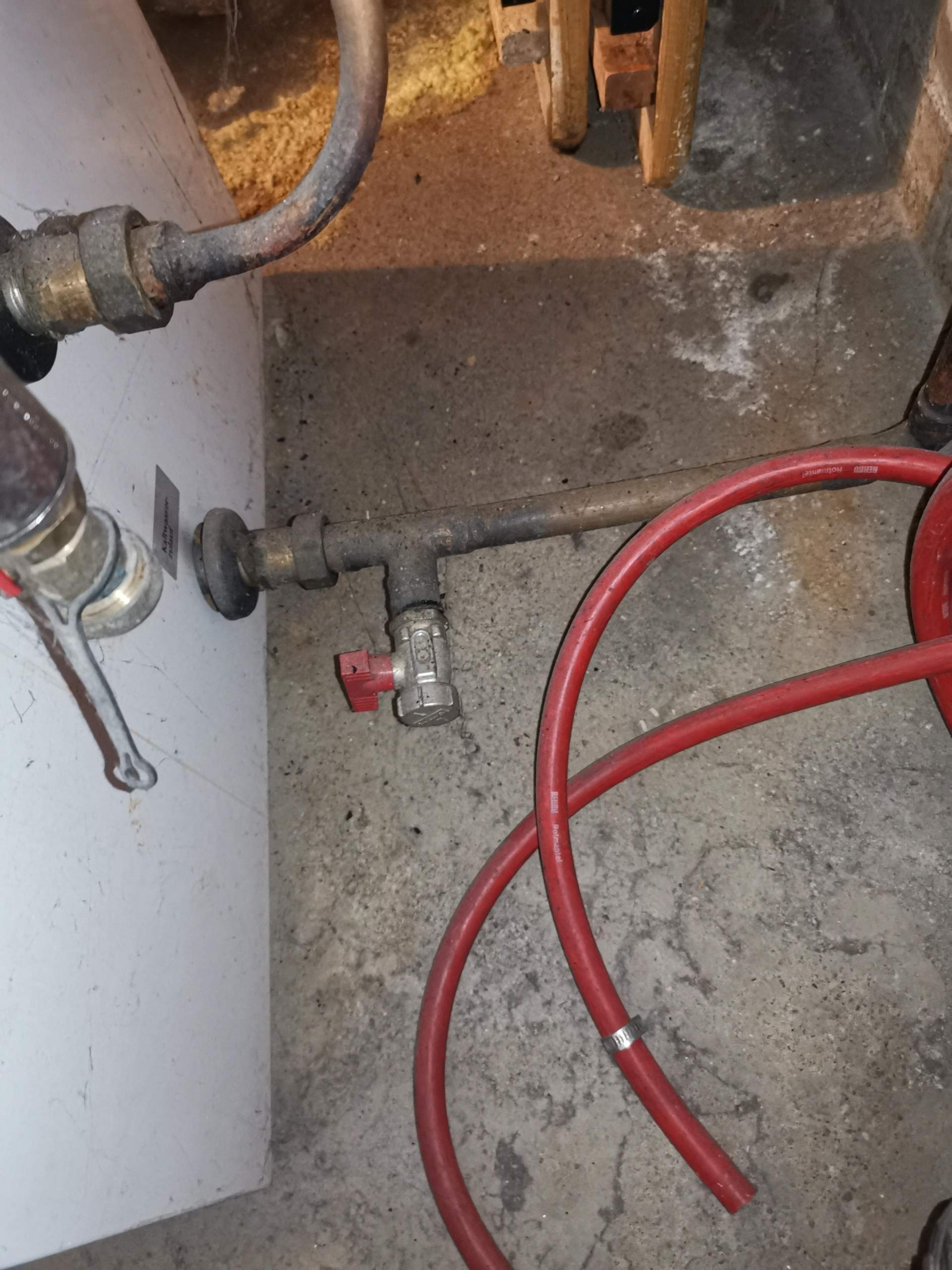 Electro Oil Heizung wo mit Wasser befüllen? (Heizungsanlage)