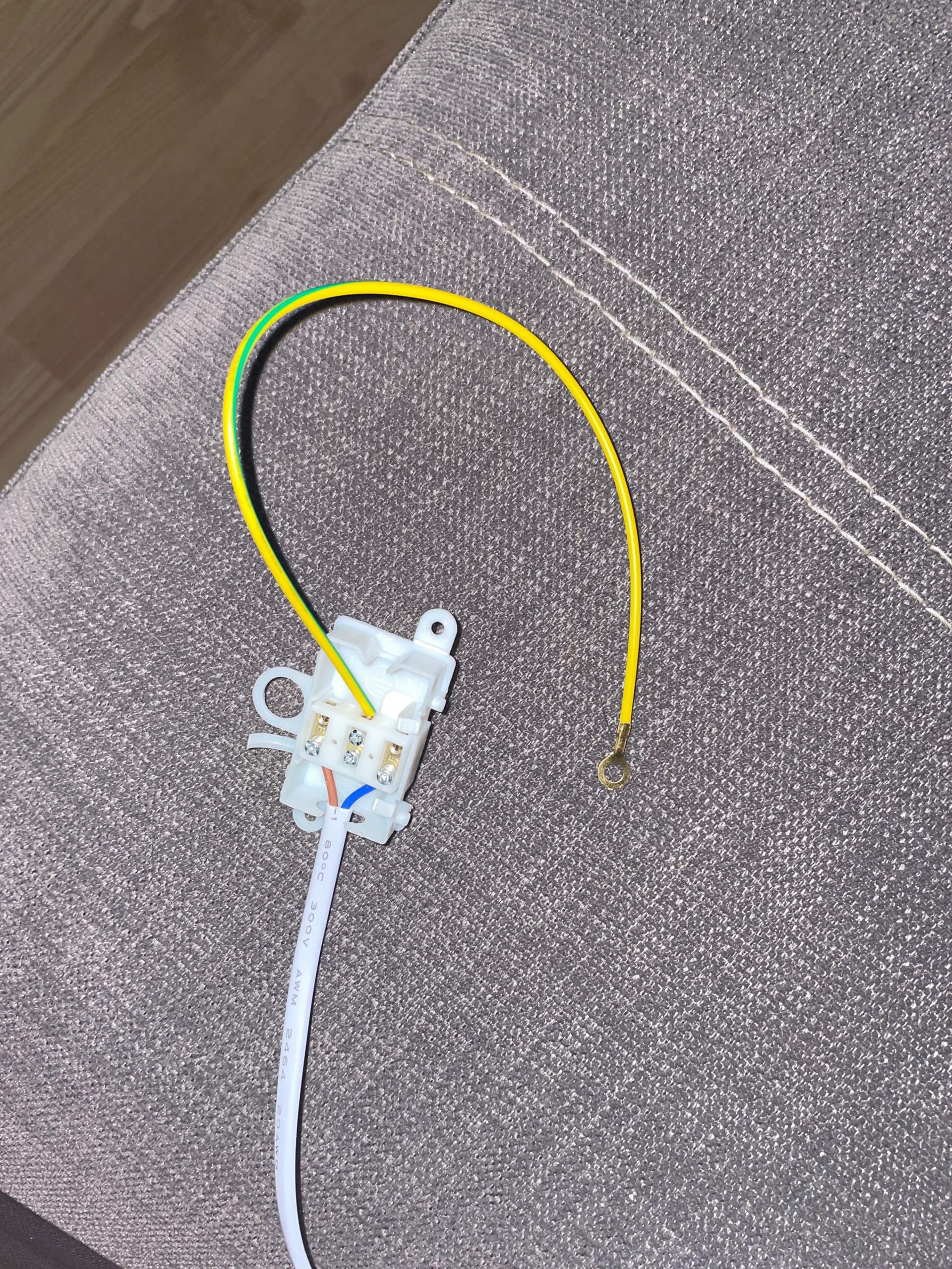 Erdung der Lampe richtig anschließen? (Strom, Elektrik, Kabel)