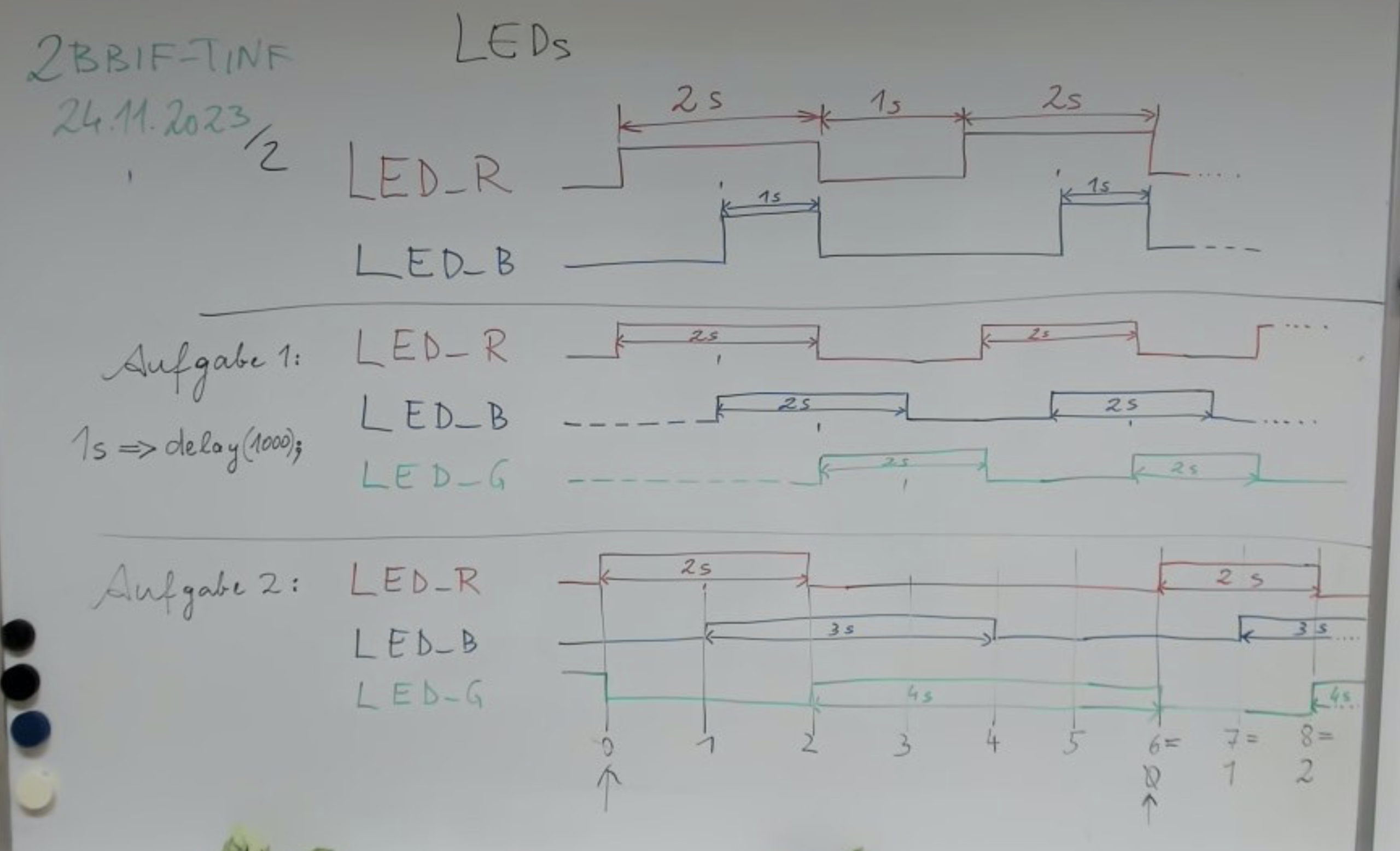 Erstellen Sie mit TinkerCAD eine Schaltung mit: 3 LEDs mit je 1 ...