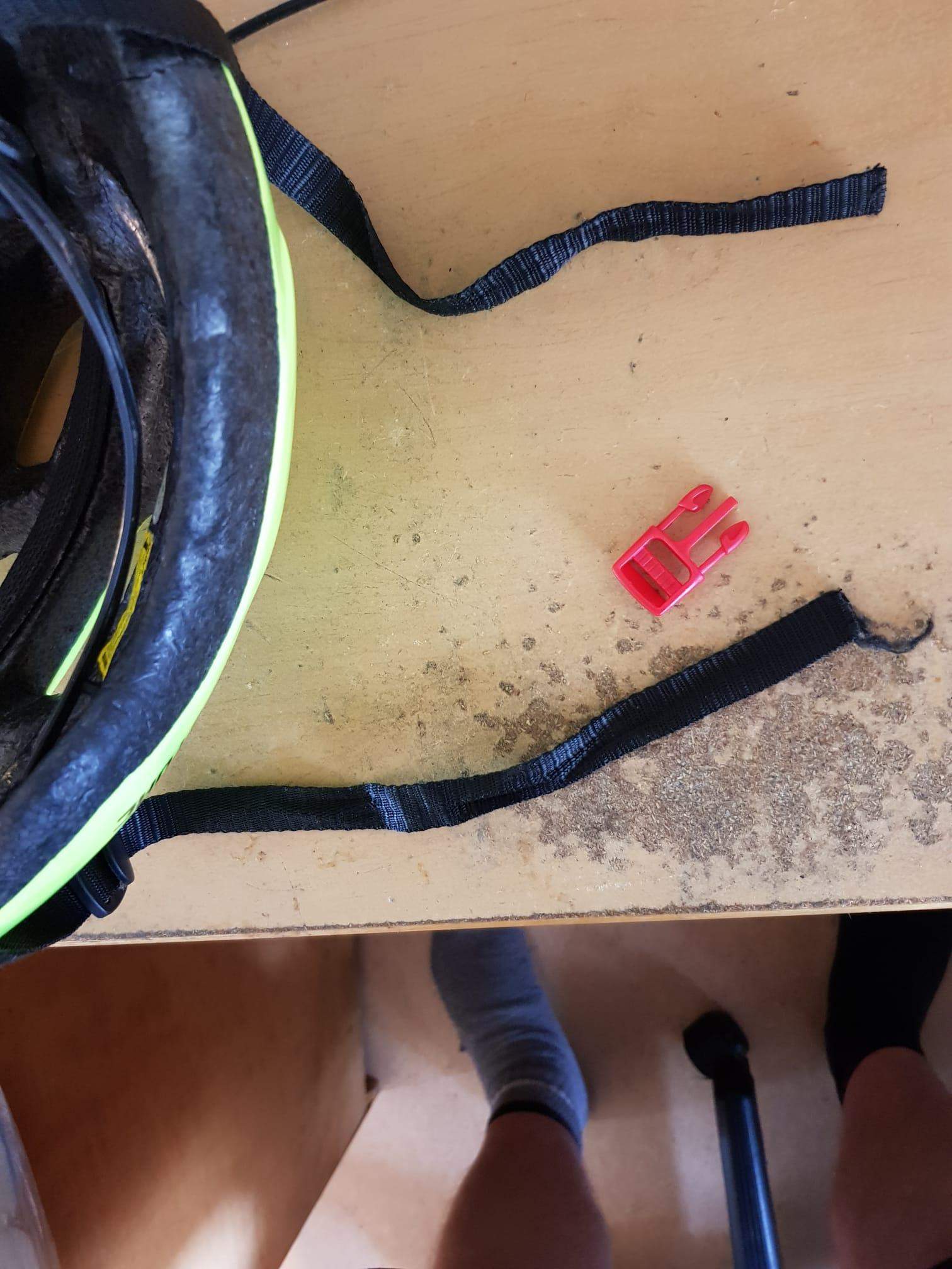 Fahrradhelm zusammen bauen und Gurt einstellen Anleitung? (Helm ...