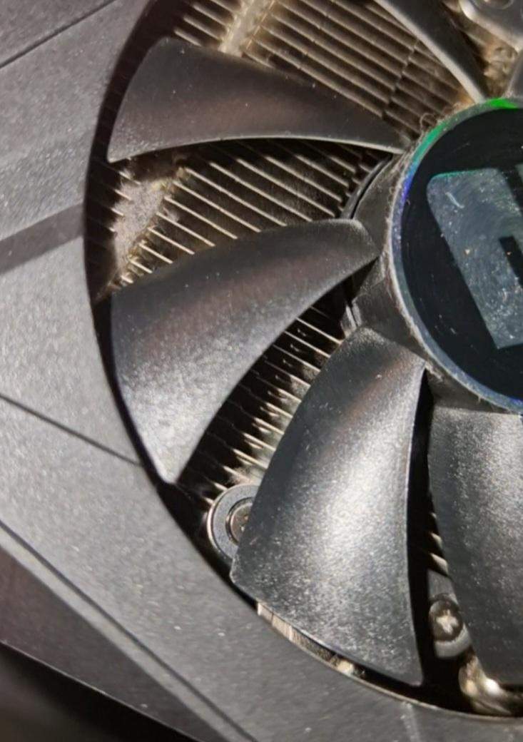 Fester Staub grafikkarte? (PC, Gaming PC, Gehäuse)