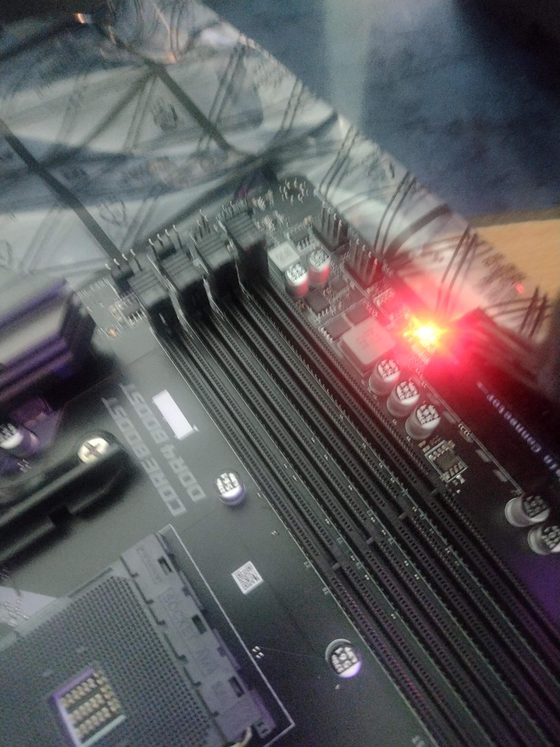 Warum leuchtet die CPU-LED? (Gaming PC, Prozessor, Mainboard)