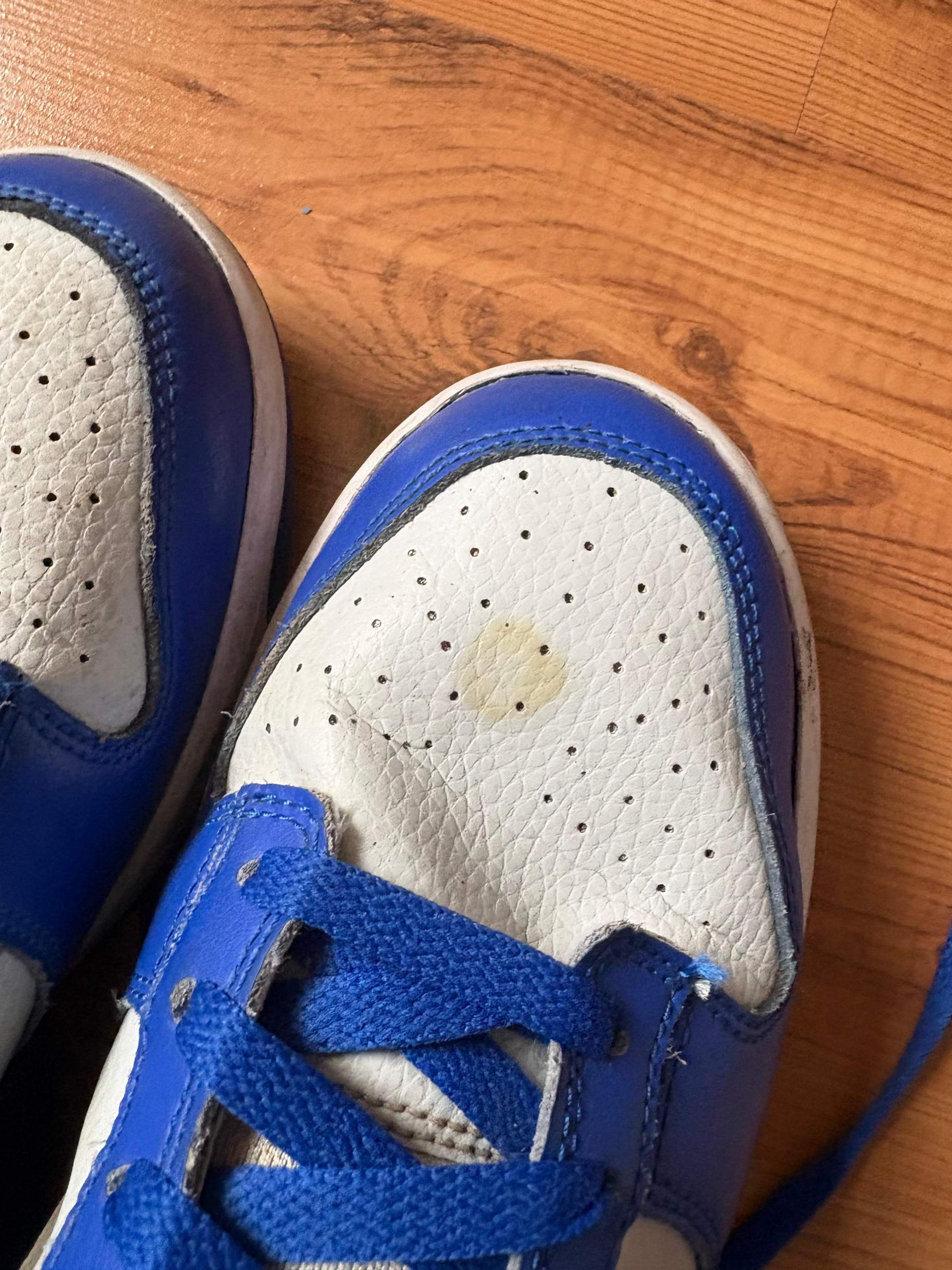 Fleck Aus Schuh Entfernen