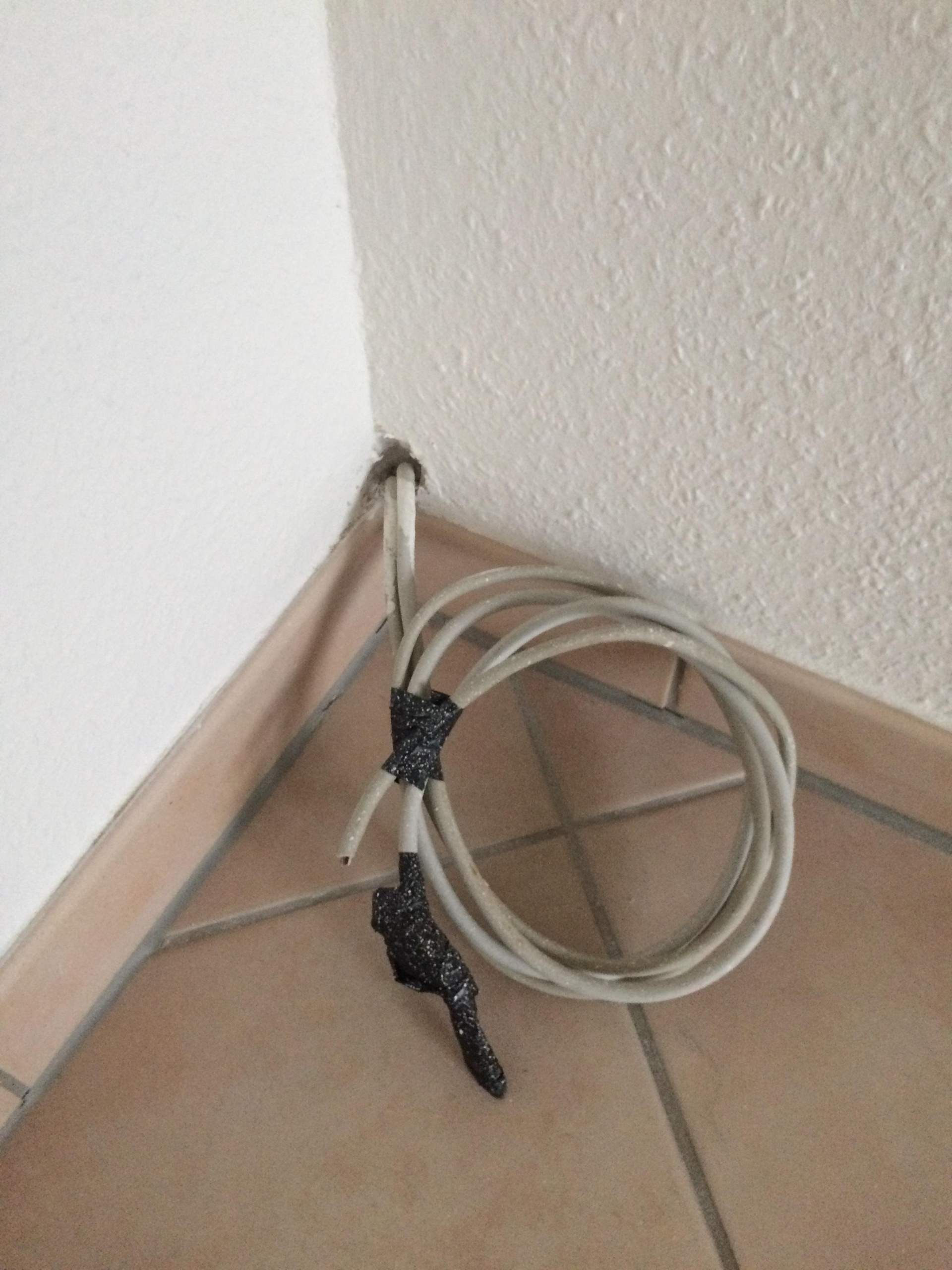 Frage zu Elektrik: Kann mir jemand antworten, wofür dieses Kabel, das ...
