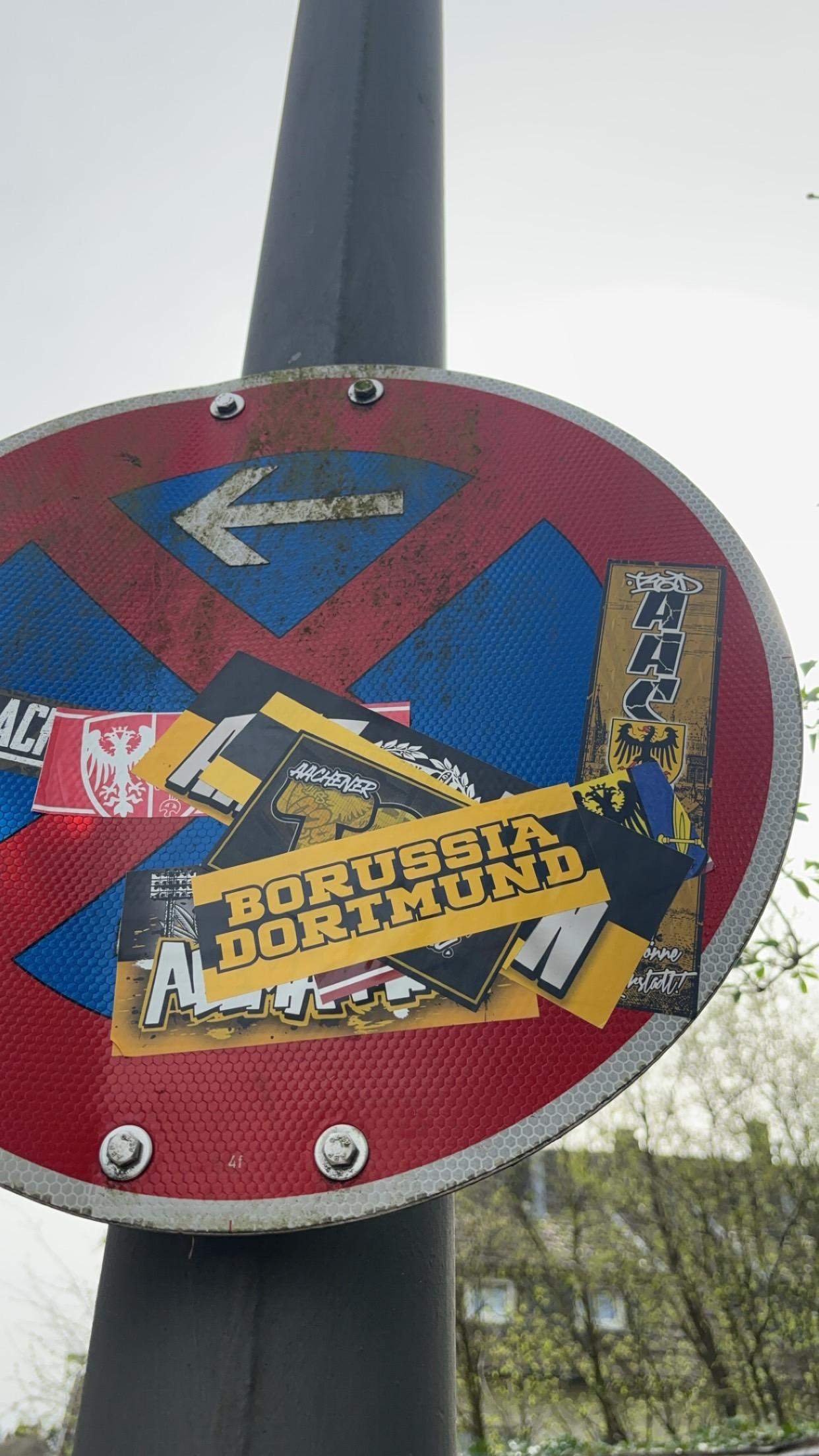 Fußball Sticker kleben? (Ultras)