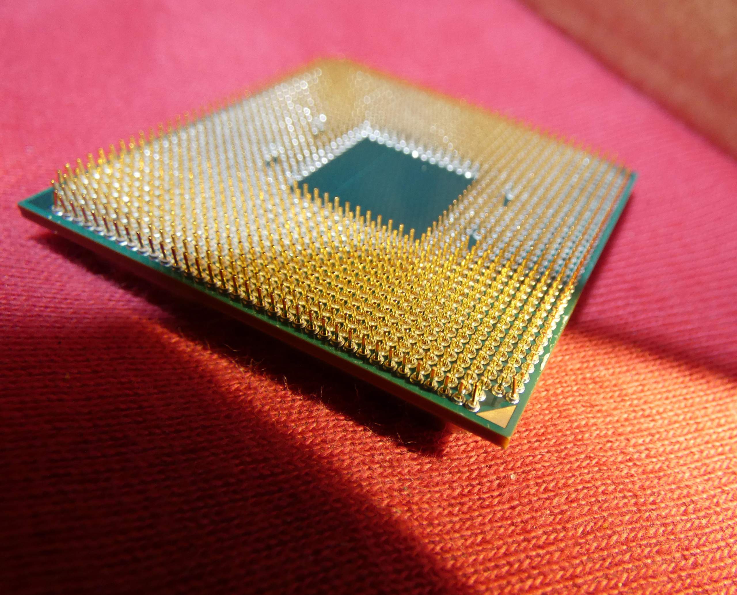 Gebrauchte CPU: zwei Pins nicht ganz gerade, was soll ich tun? (Gaming ...