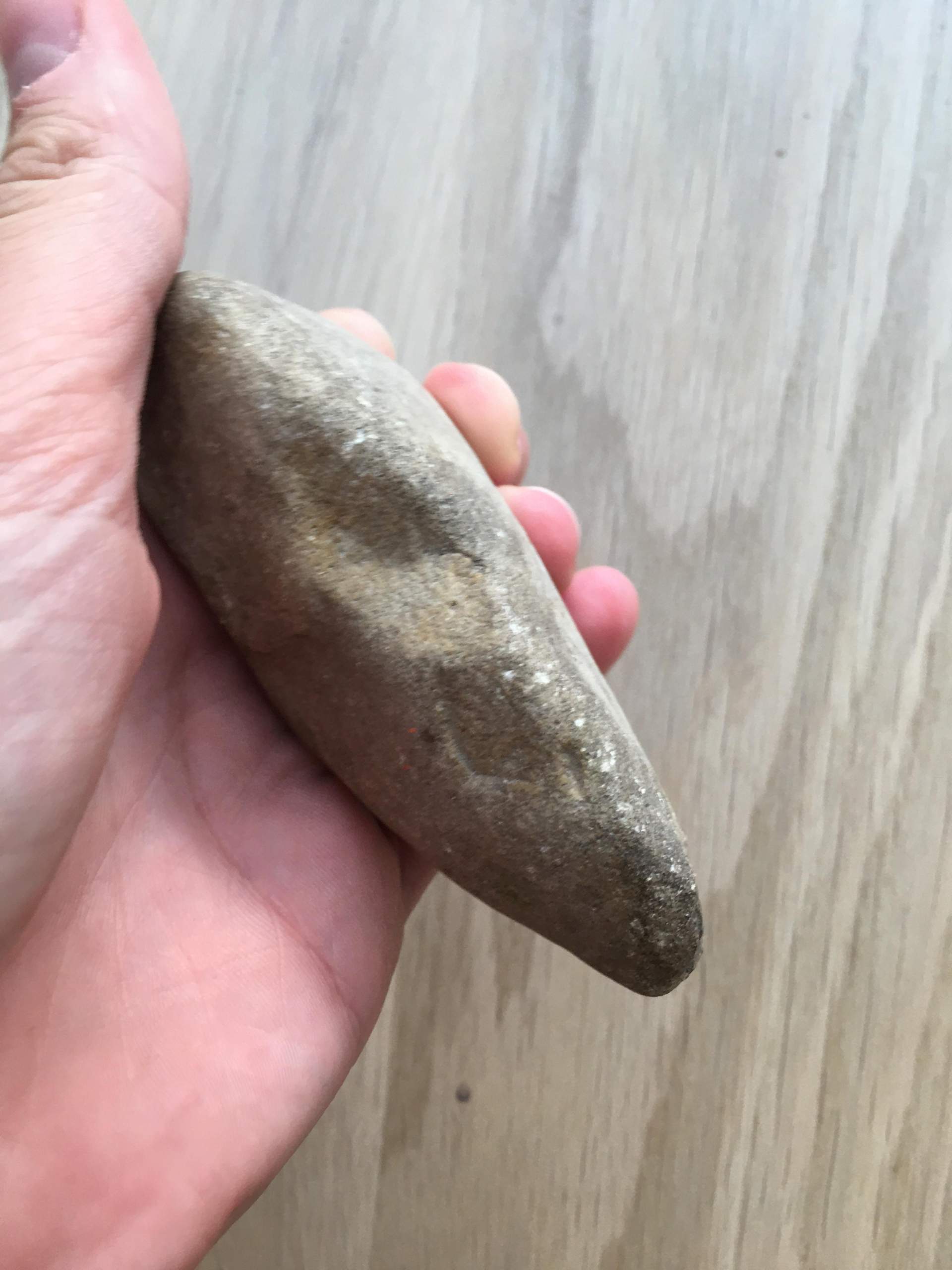 Gefunden: ist das ein Steinzeit Faustkeil o. Geröllgerät? was tun ...