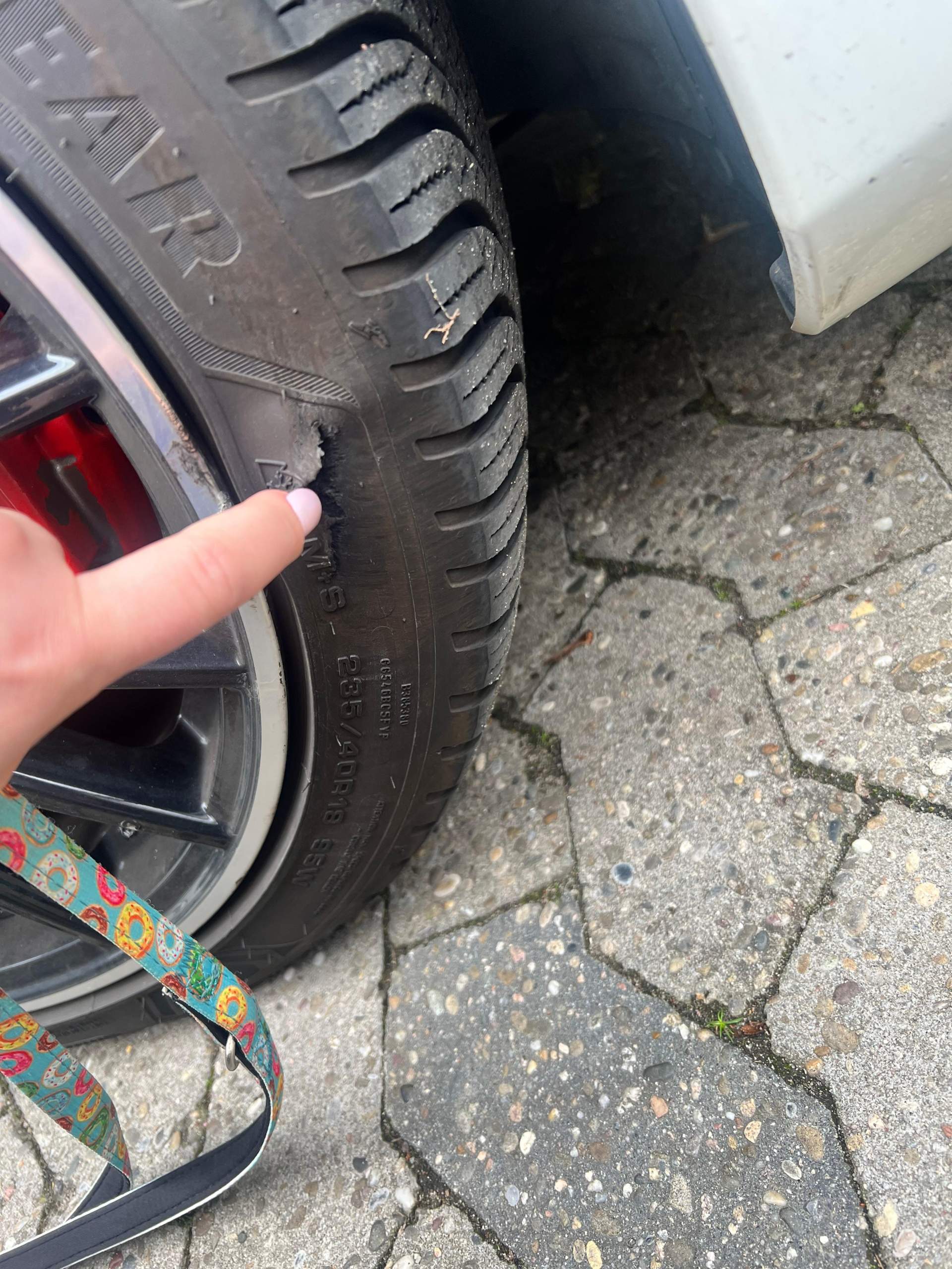 Gegen Bordstein gefahren schlimm? (Werkstatt, Reifen, Felgen)