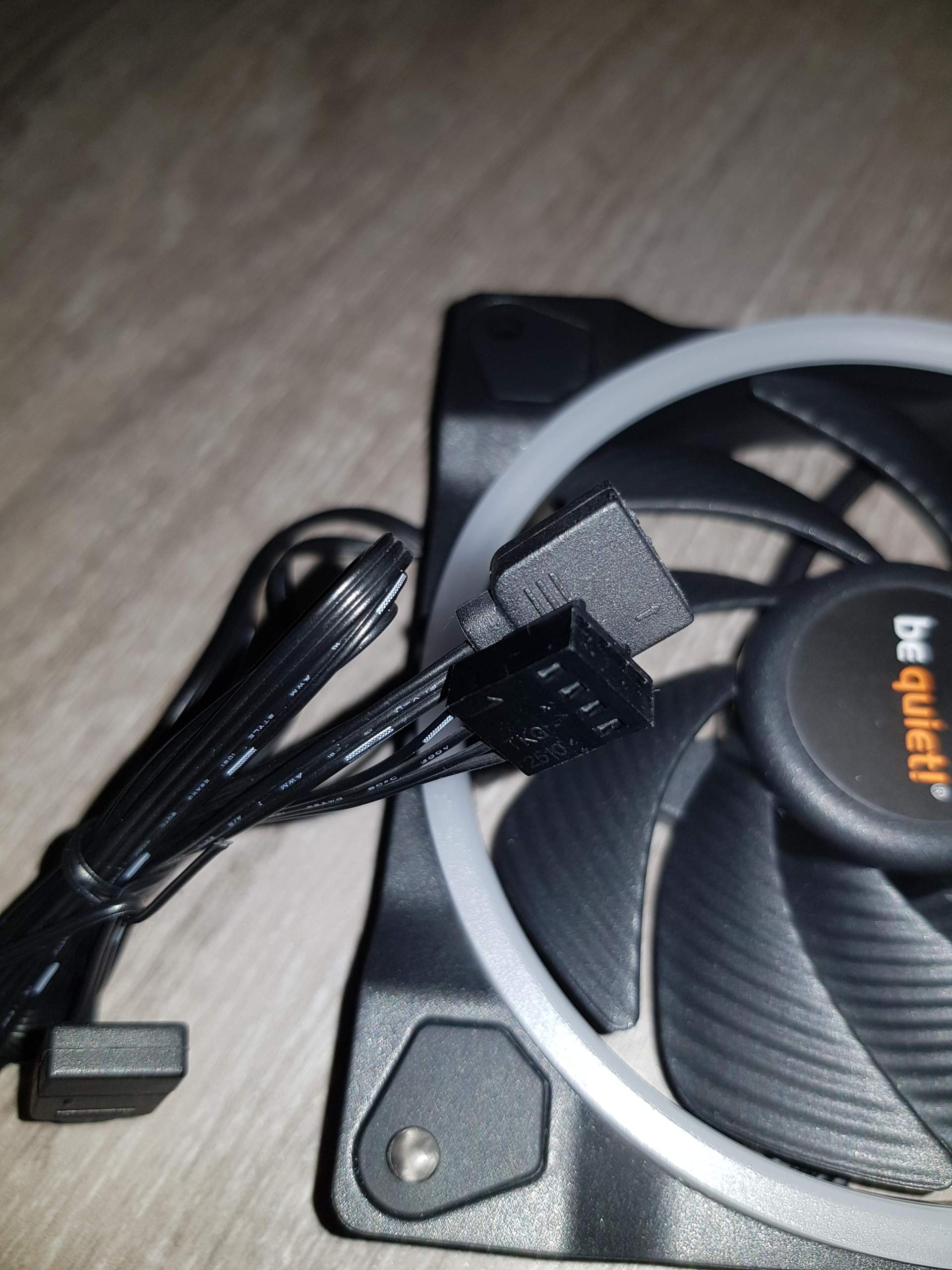 Gehäuselüfter einbauen einfach? (be quiet!)