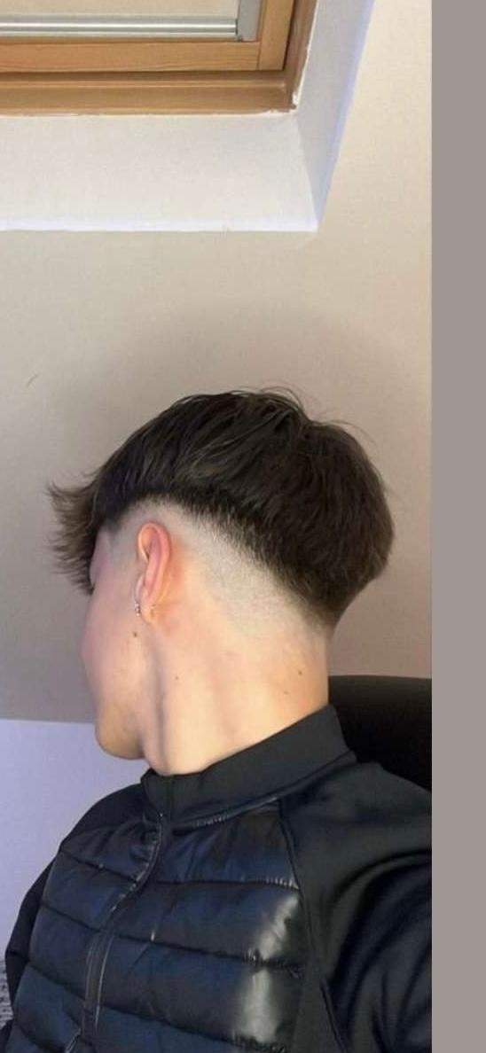 Geht ein Buchstabe bei dem haarschnitt in die seiten? (Männer, Friseur ...