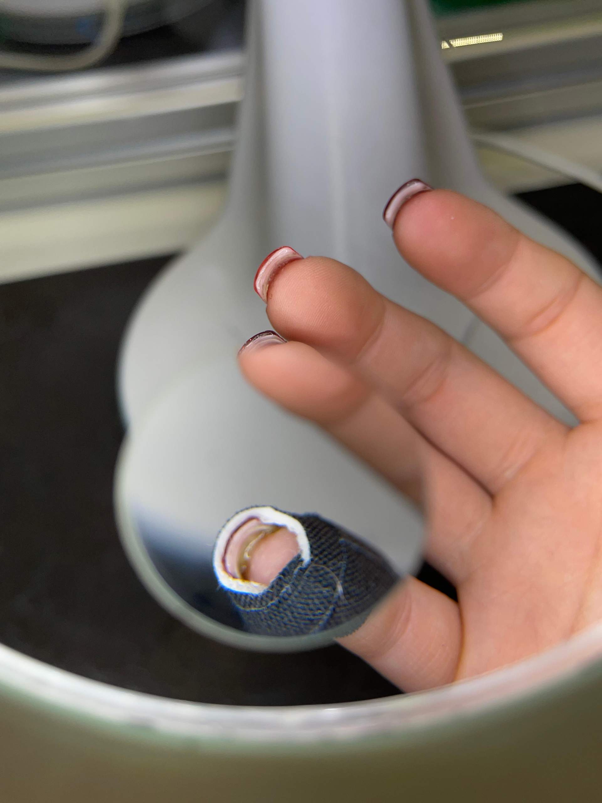 Gelnägel unter eiter? (Fingernägel)