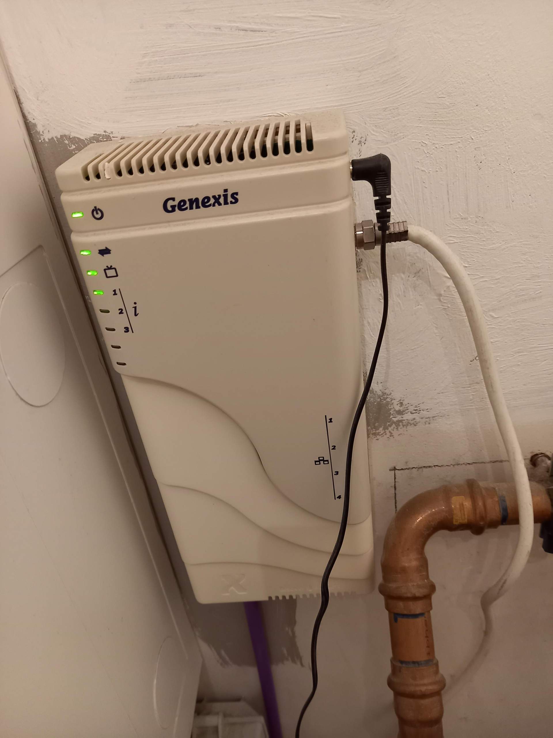 Genexis Box: Welches Modell ist das? Suche Wattangabe? (Fernsehen, TV)