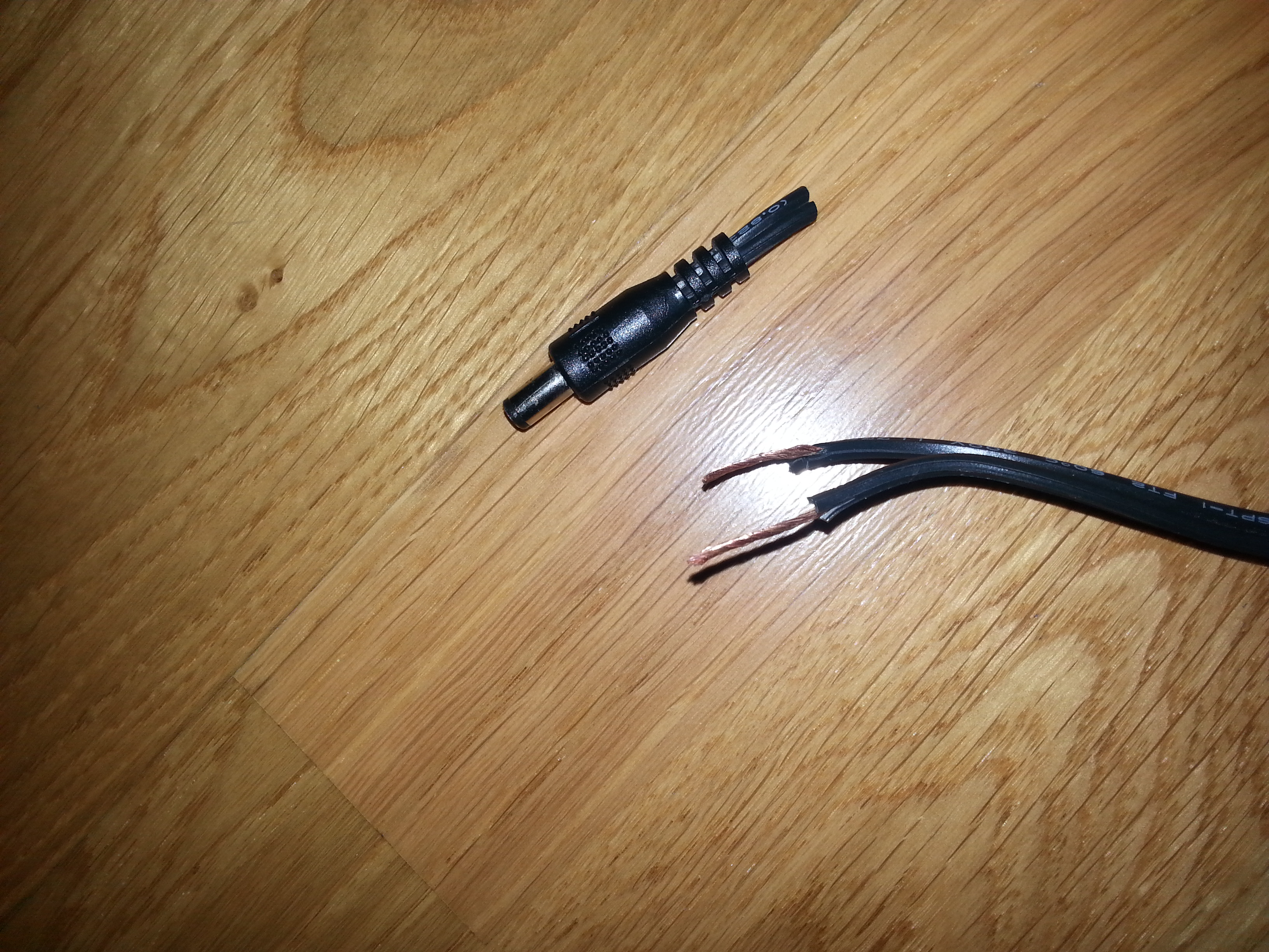 Gerissenes Netzwerkkabel f. Crosstrainer reparieren (Reparatur, Elektrik)