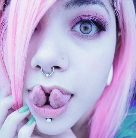 Gespaltene Zunge? (Schmerzen, Piercingstudio, Zungenpiercing)