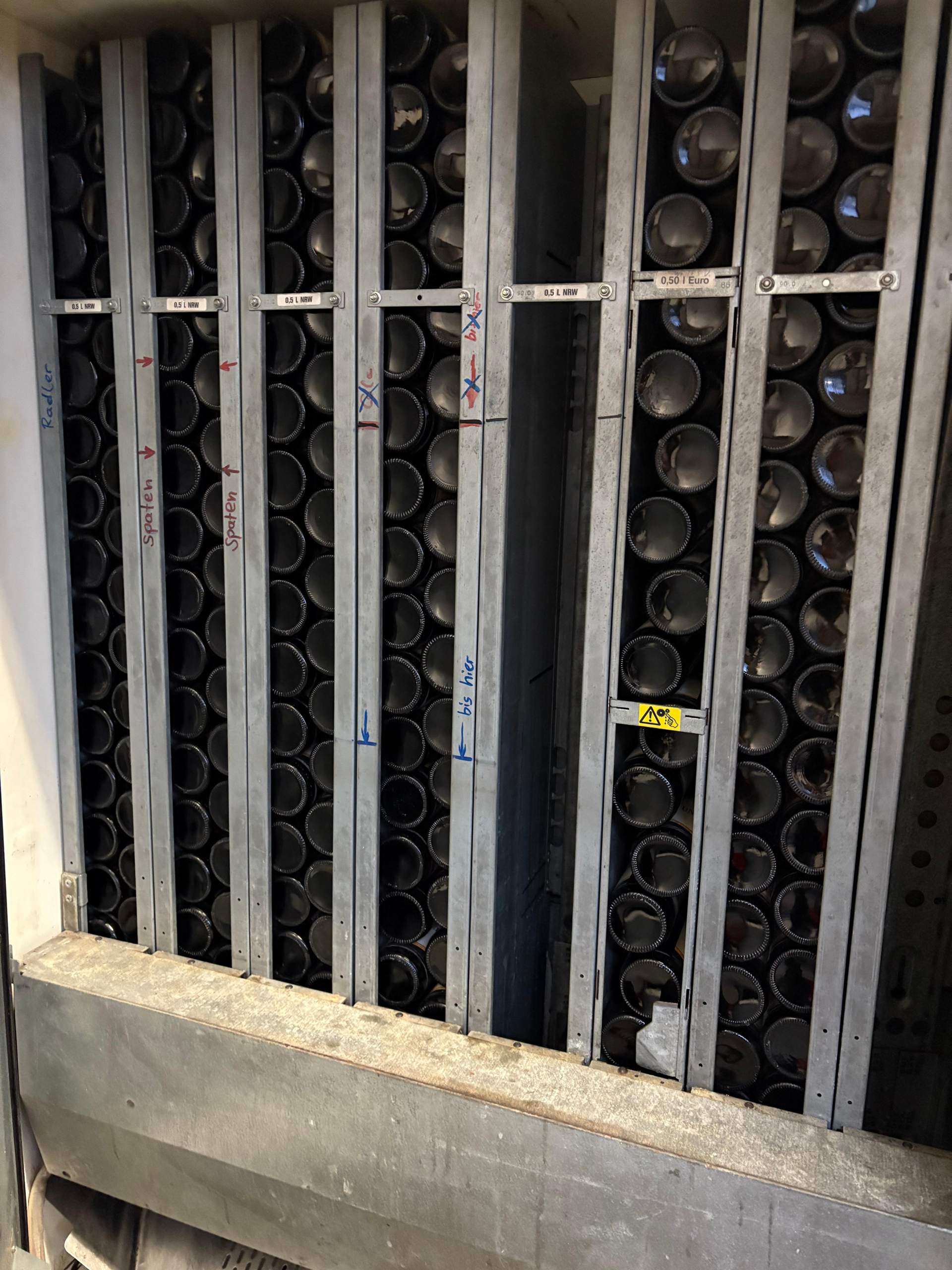 Getränkeautomat die leer leuchten sind an obwohl die Fächer voll sind ...