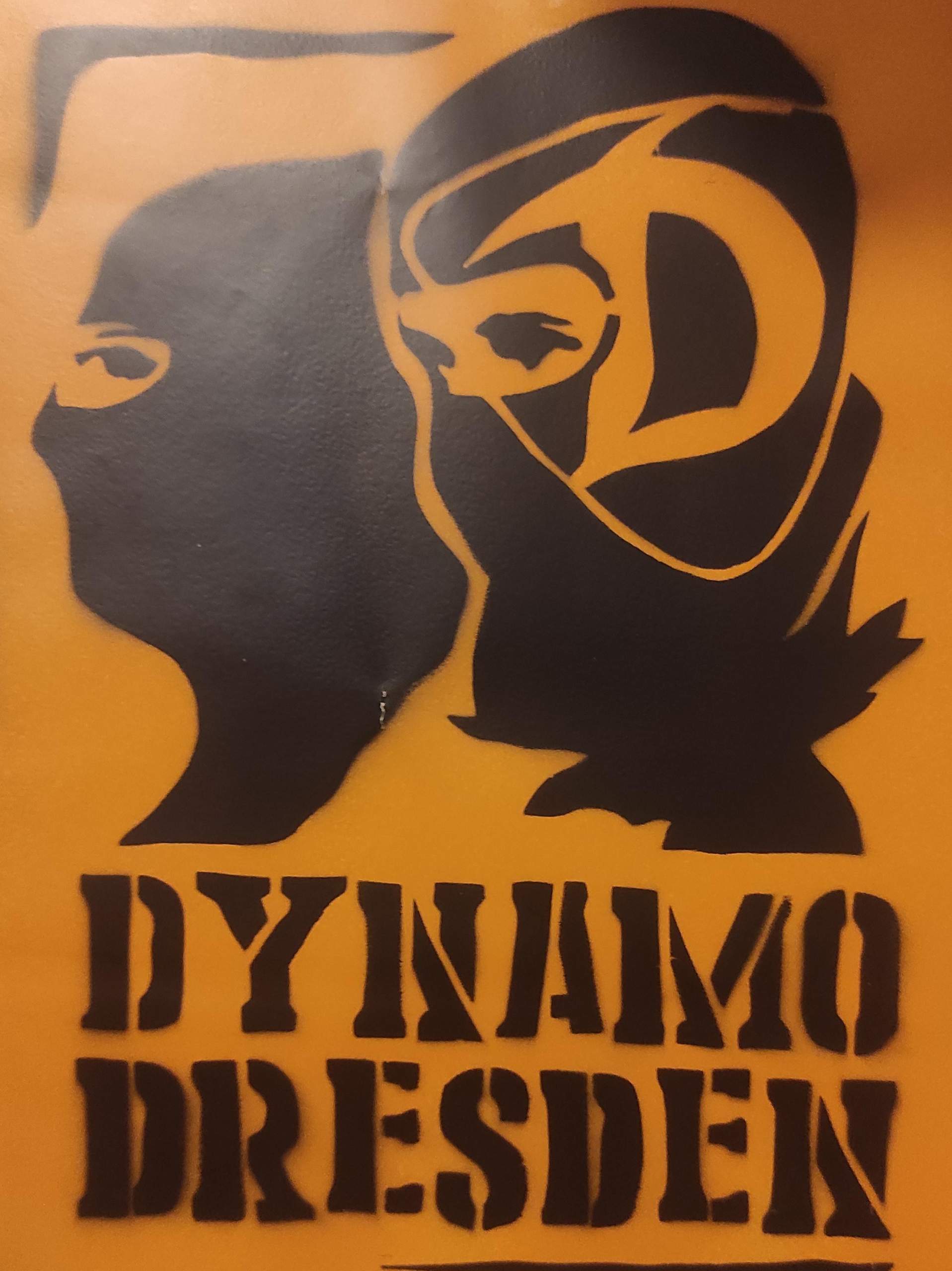 Graffiti Sticker sprühn? (Ultras, Stickerei)