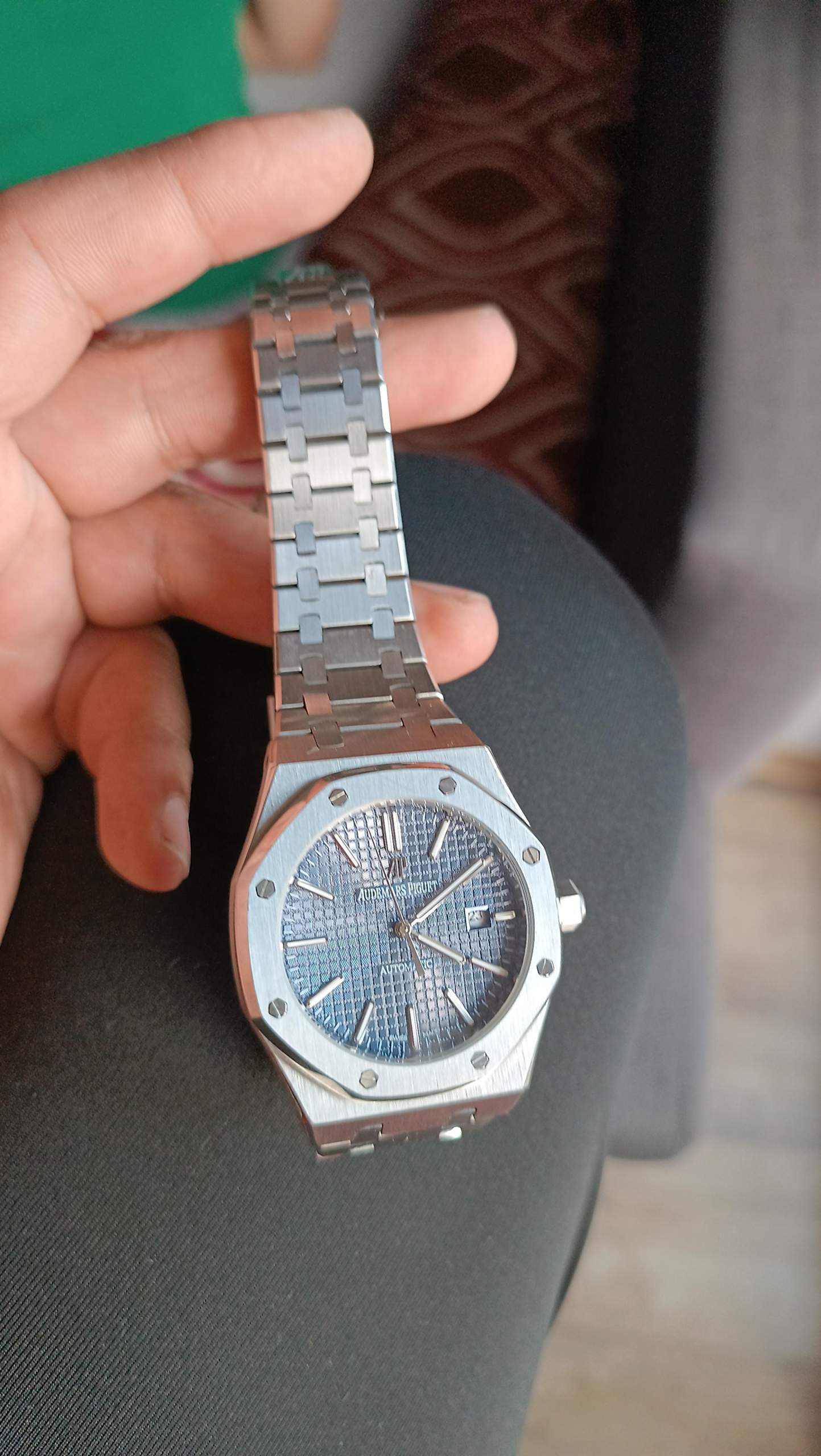 Guten Tag ich hab das Uhr aus Amerika bekommen als Geschenk Frage ist ...