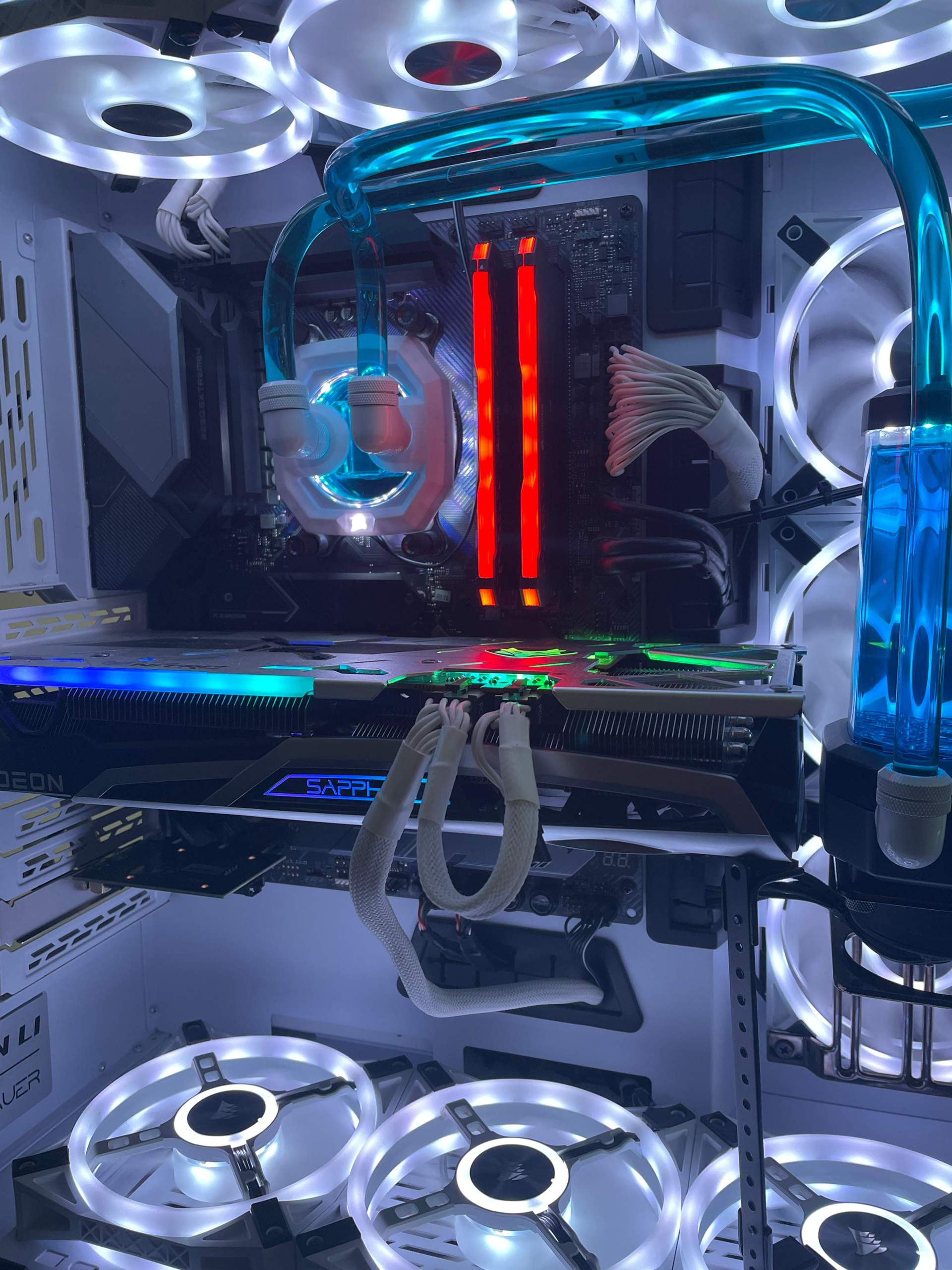 Guten Tag, ich komme keineswegs in das BIOS Menü.Mainboard ist das B550 ...