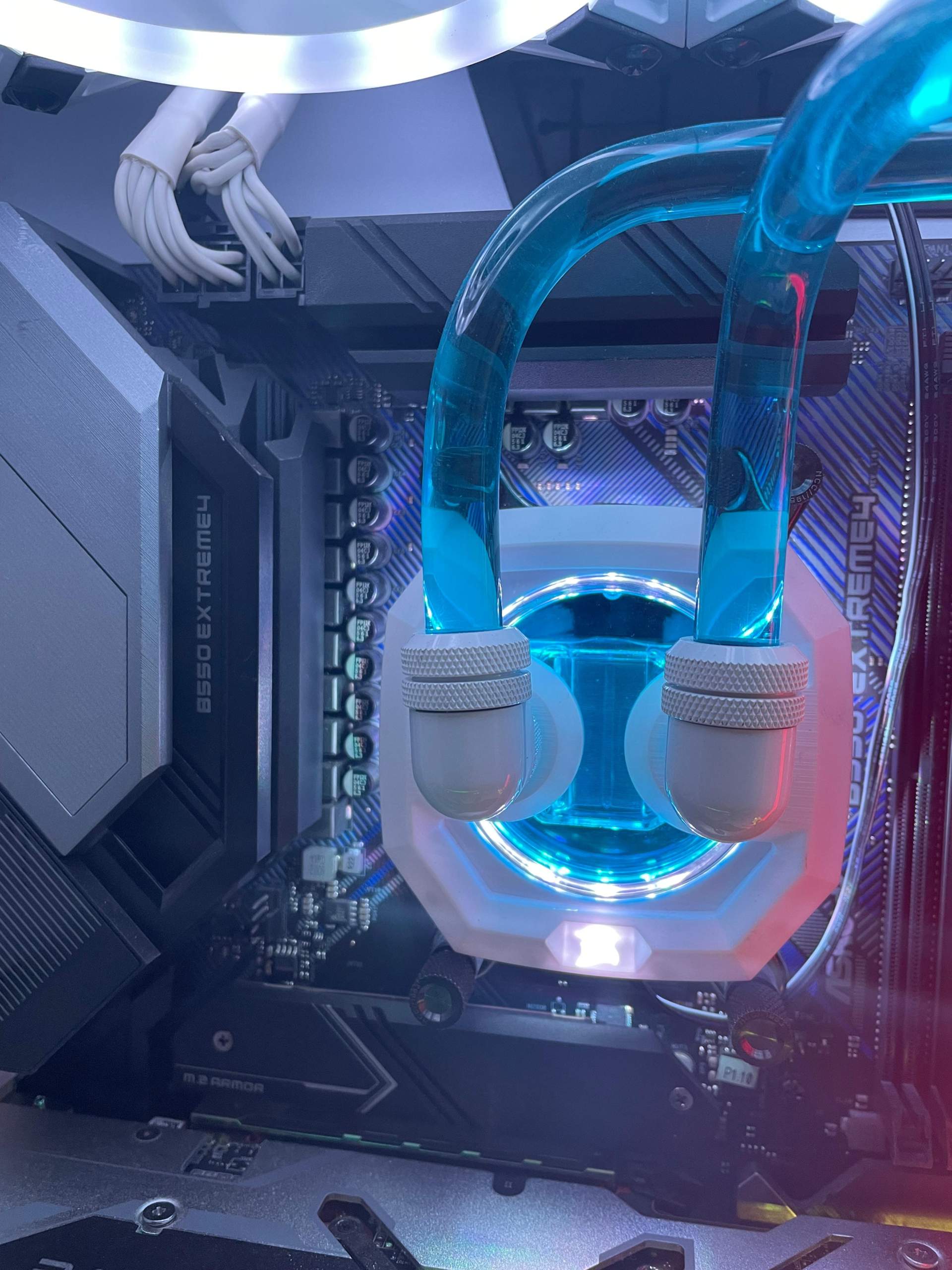 Guten Tag, ich komme keineswegs in das BIOS Menü.Mainboard ist das B550 ...