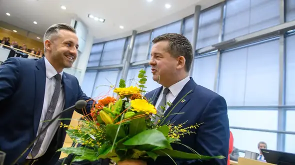 Wird Sven Schulze (CDU) gegen Ulrich Siegmund (AfD) erfolgreicher indem ...