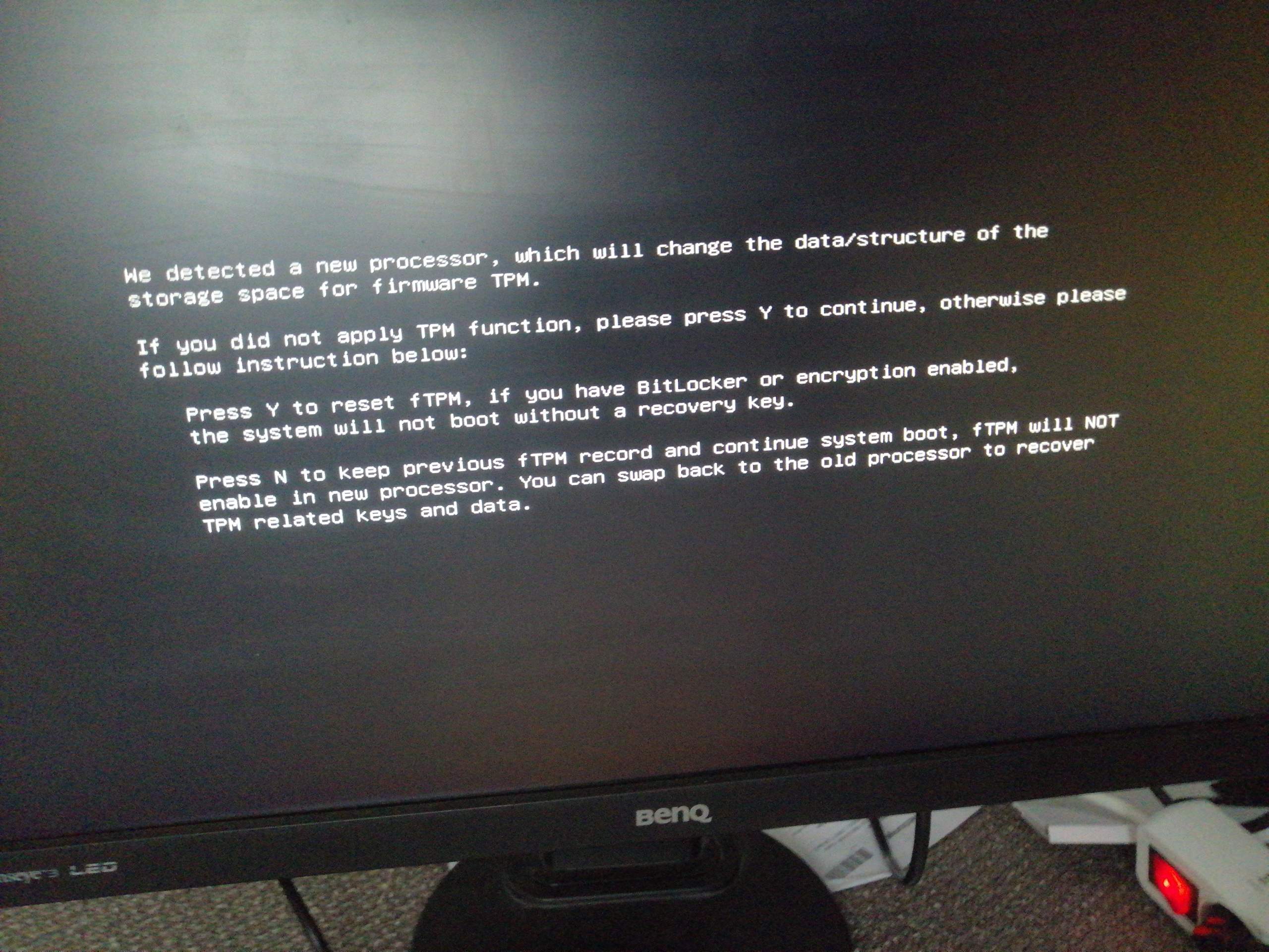 Hab grad mein PC zusammengestellt und jetzt hab ich den angemacht und ...