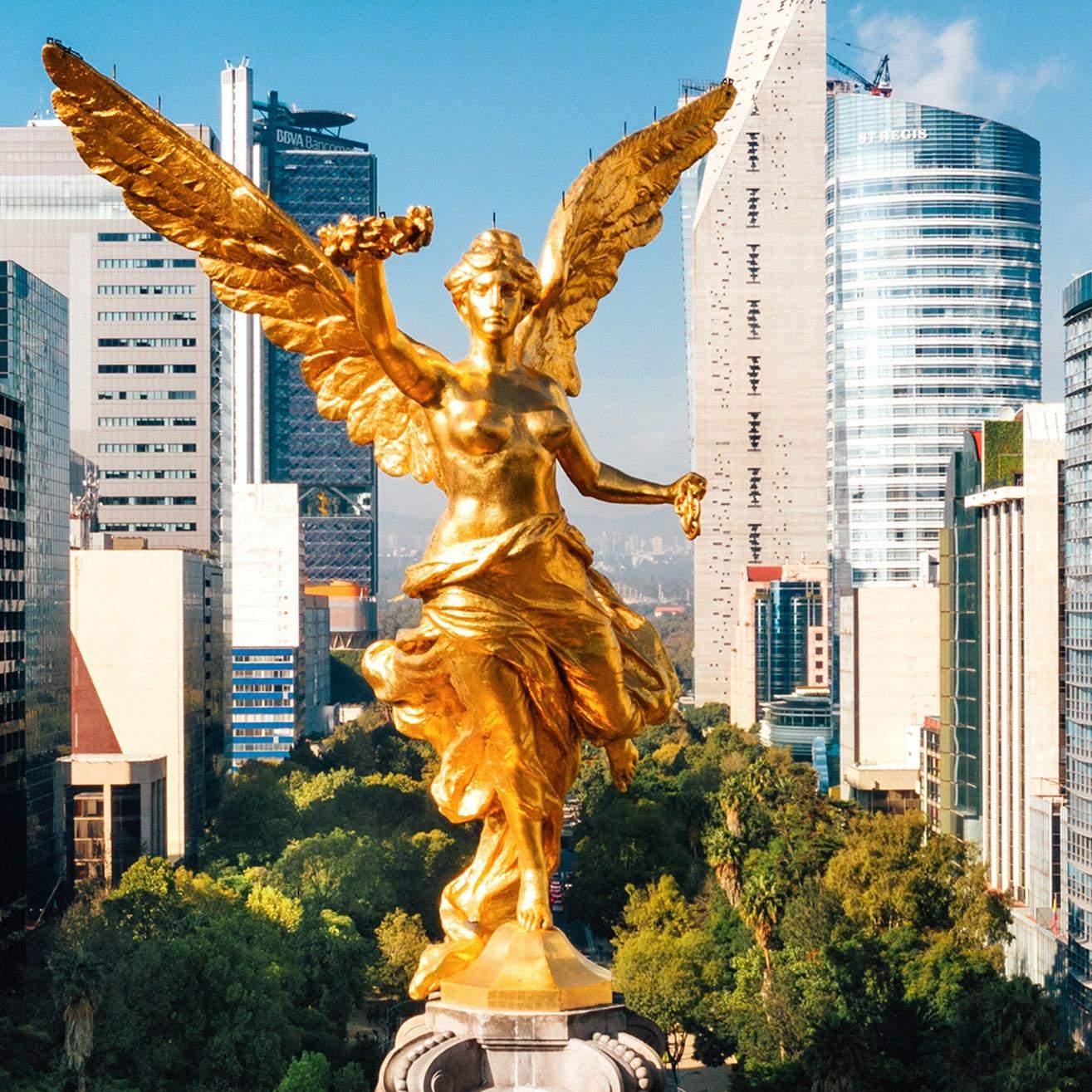 Haben die Goldelse (Siegessäule in Berlin) und El Ángel de la ...