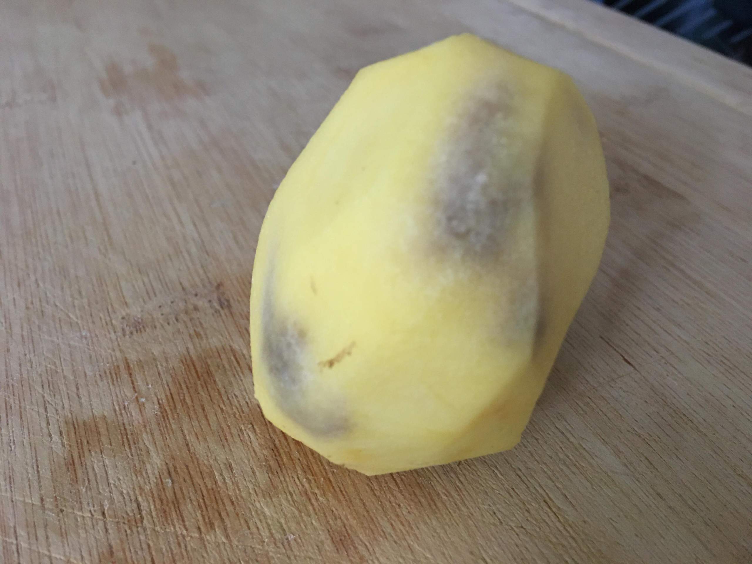 Habt ihr schon mal eine so schlechte Kartoffel gesehen? (Lebensmittel, Essen und Trinken)