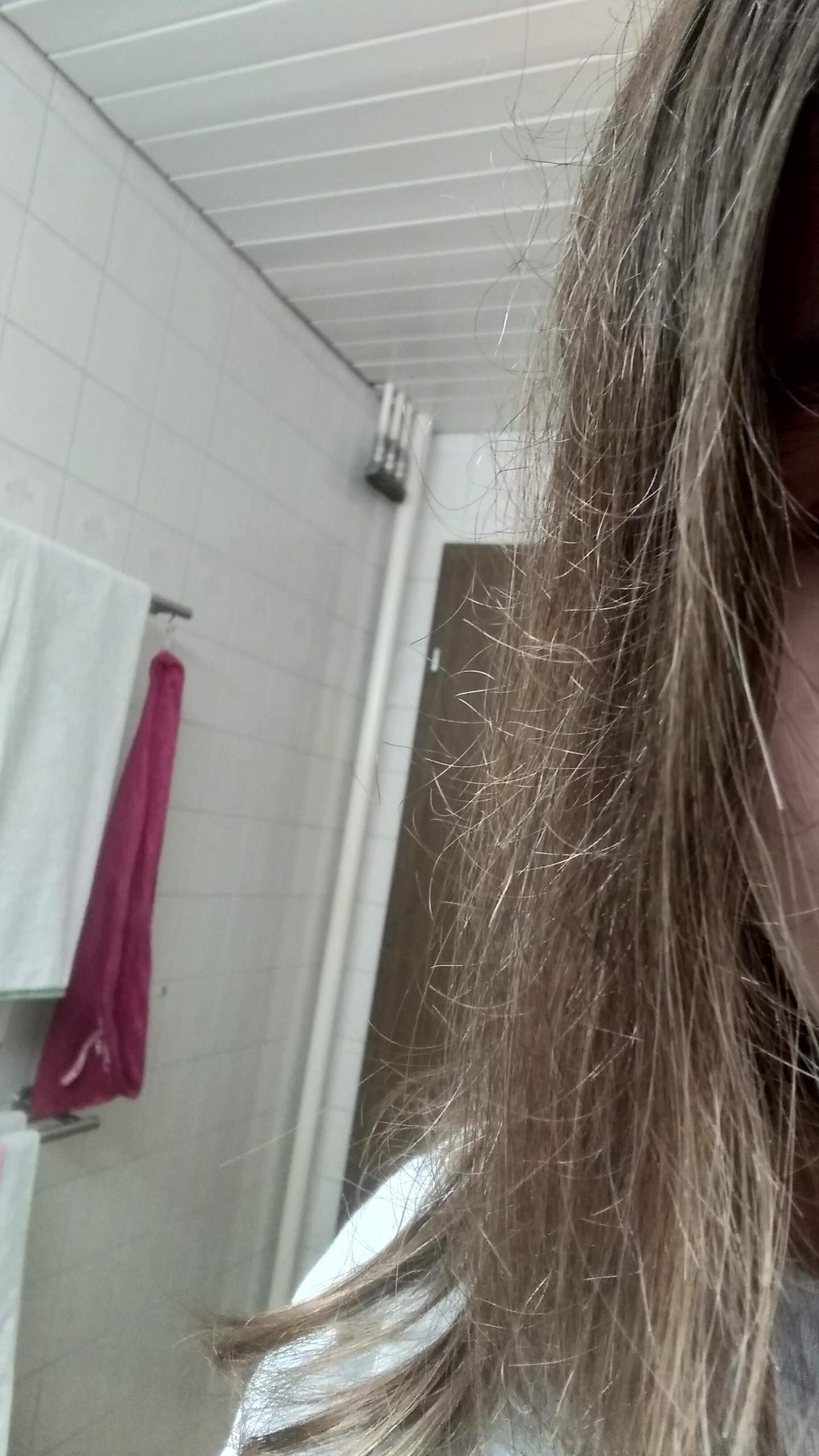 Habt ihr Tipps gegen 2 verschiedenen Haarstrukturen? (Mädchen, Aussehen ...